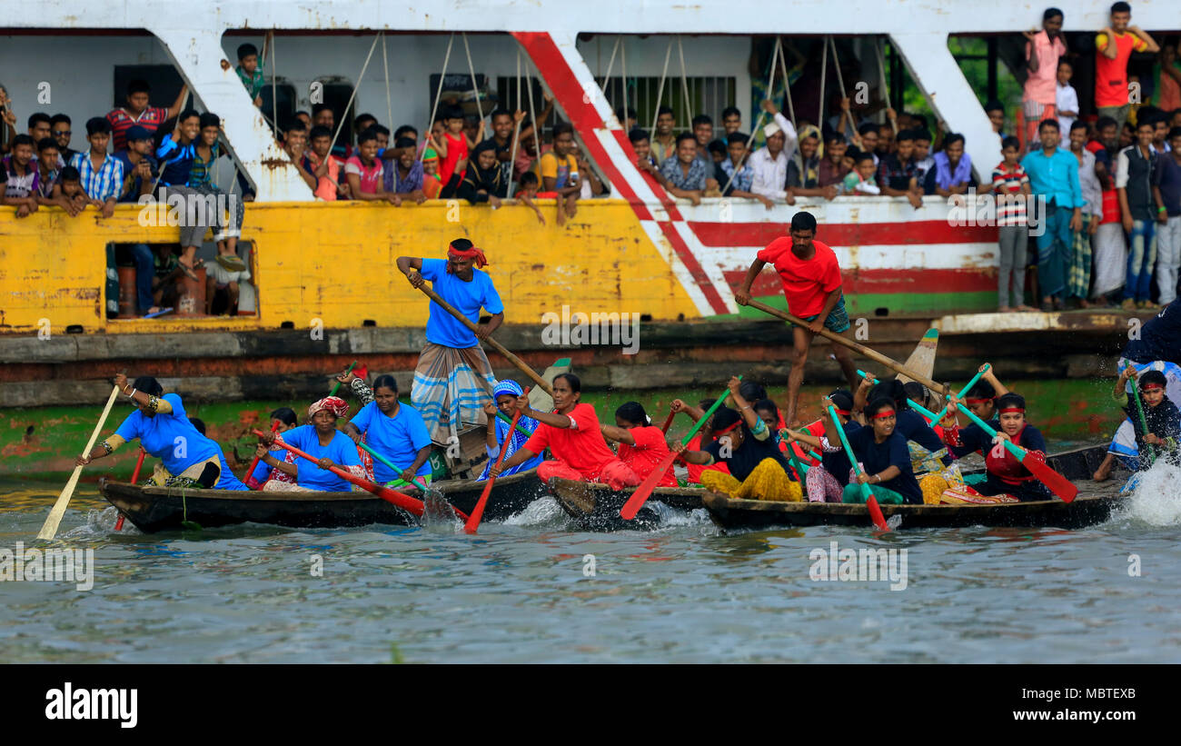 Boat race on the Buriganga River. Dhaka, Bangladesh Stock Photo - Alamy