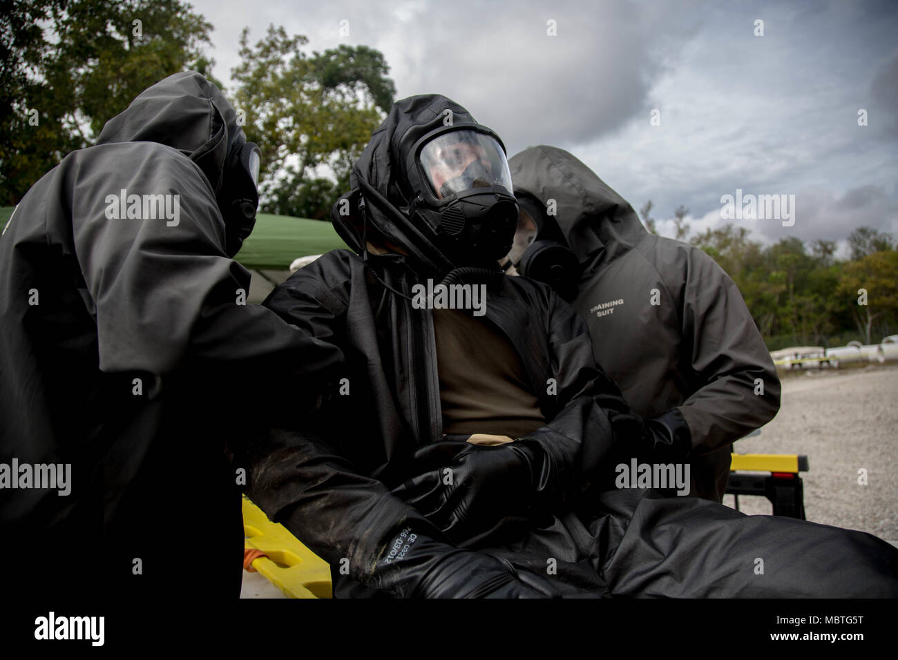 U.S. Army Reserve Soldiers with the 468th Engineer Detachment from ...