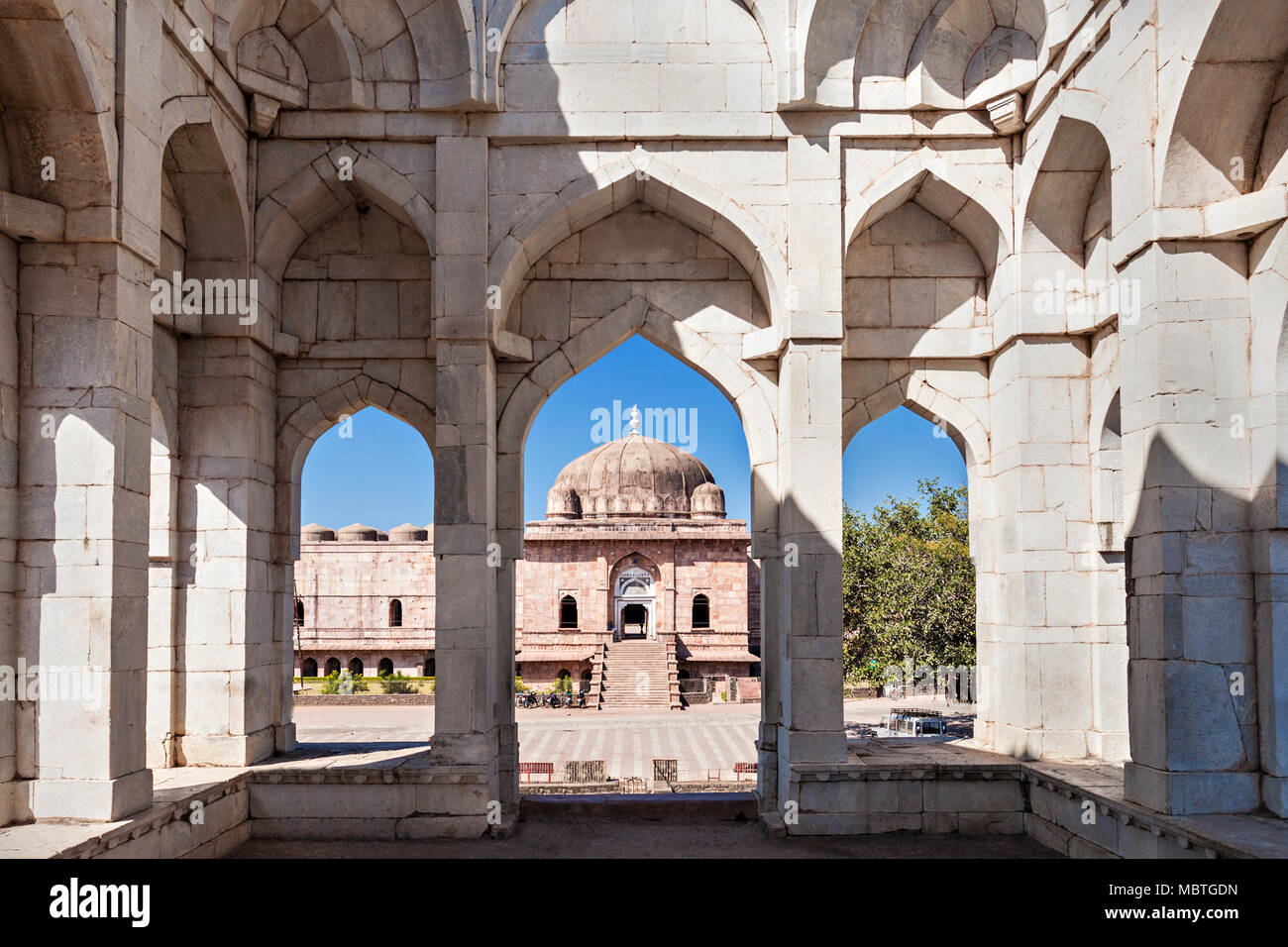 Ashrafi Mahal and Jama Masjid Mosque in Mandu, Madhya Pradesh, India ...