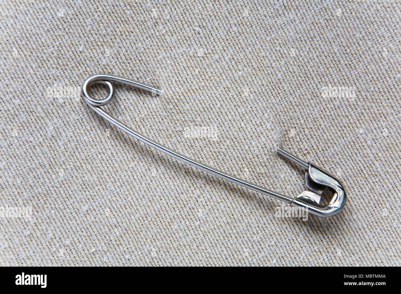 Cloth pinned hi-res stock photography and images - Alamy