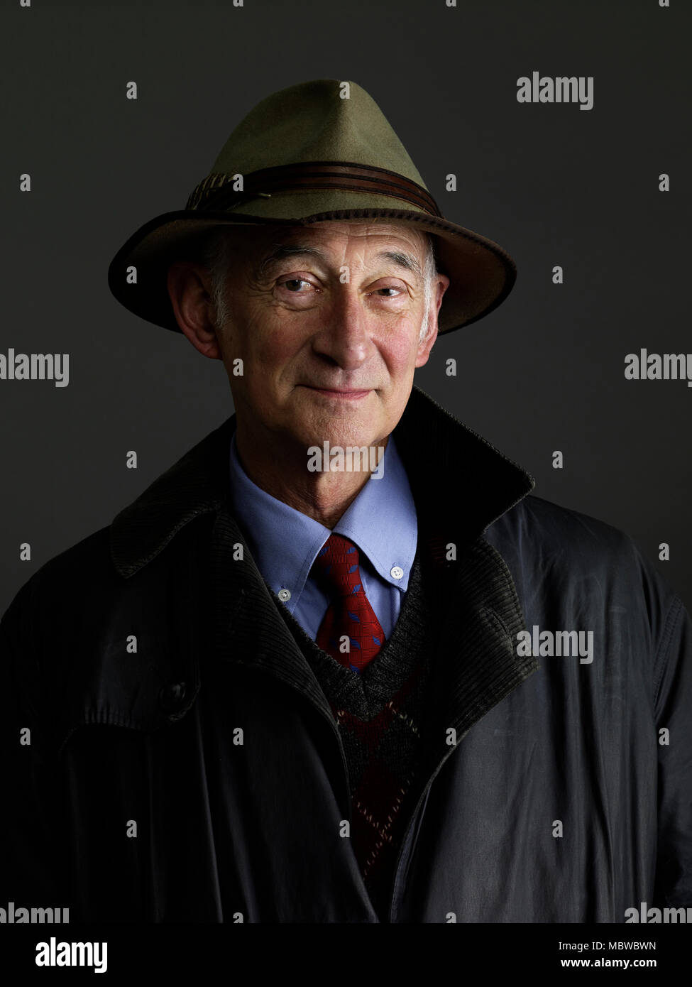 Bbc antiques roadshow expert hi-res stock photography and images - Alamy