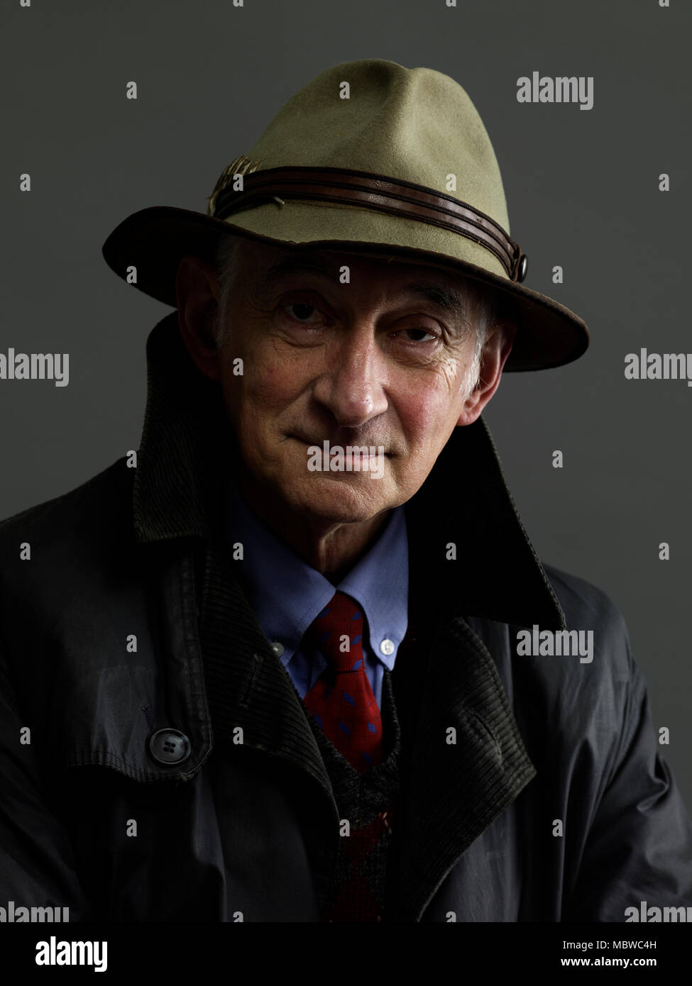 Bbc antiques roadshow expert hi-res stock photography and images - Alamy