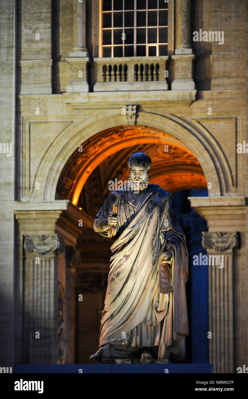 Saint Peter statue on Piazza San Pietro (Saint Peter Square) of Italian ...