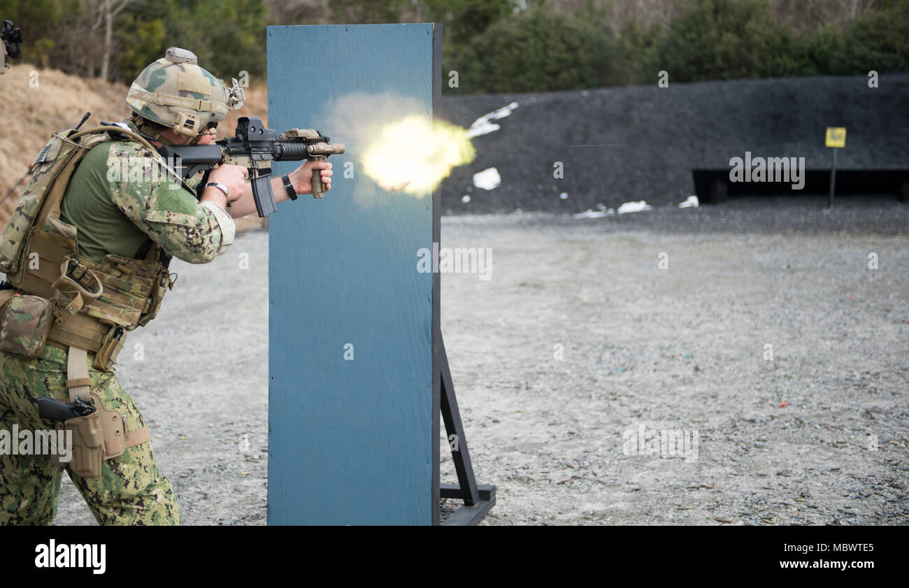 M4 rifle live fire shoot hi-res stock photography and images - Alamy