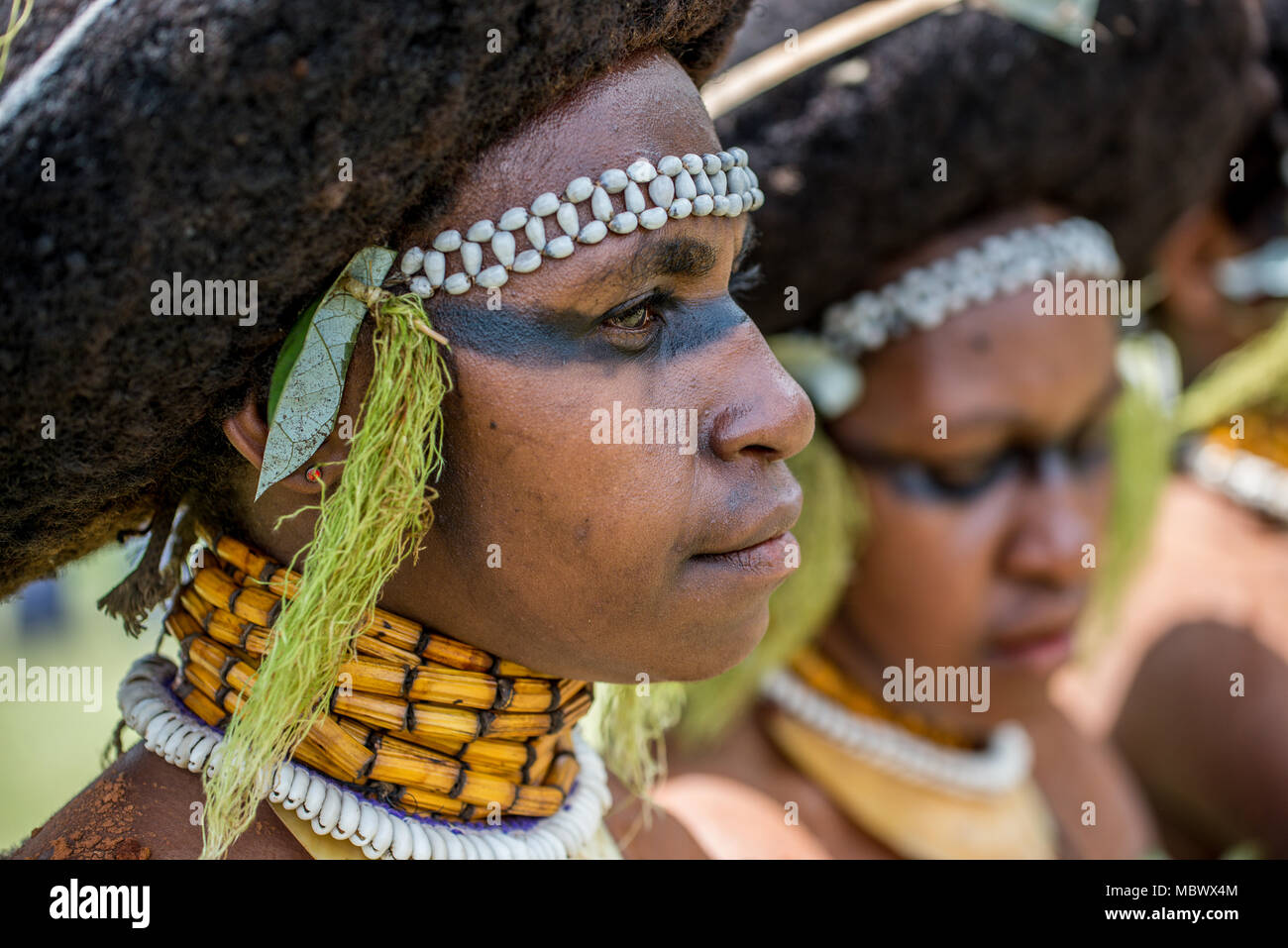 Close-up portrait of a Suli Muli woman from Enga with round human hair ...