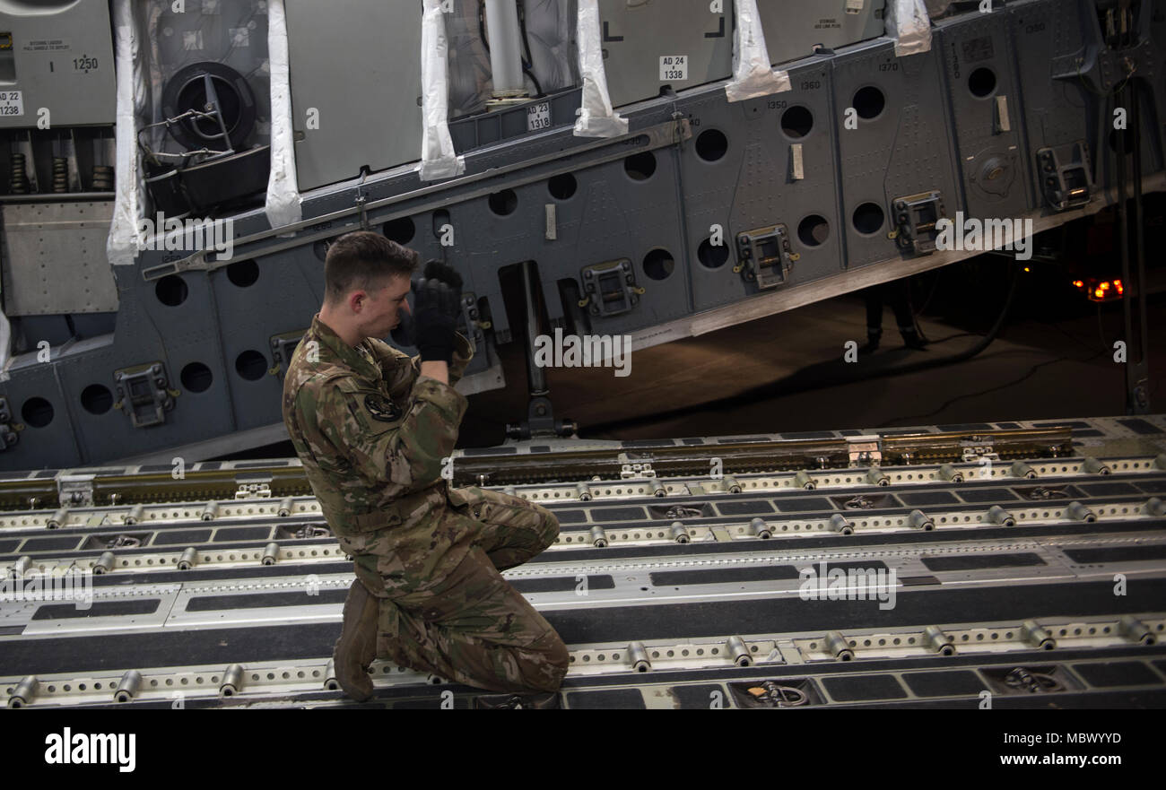 Afghanistan c 17 combat off load hi-res stock photography and images ...