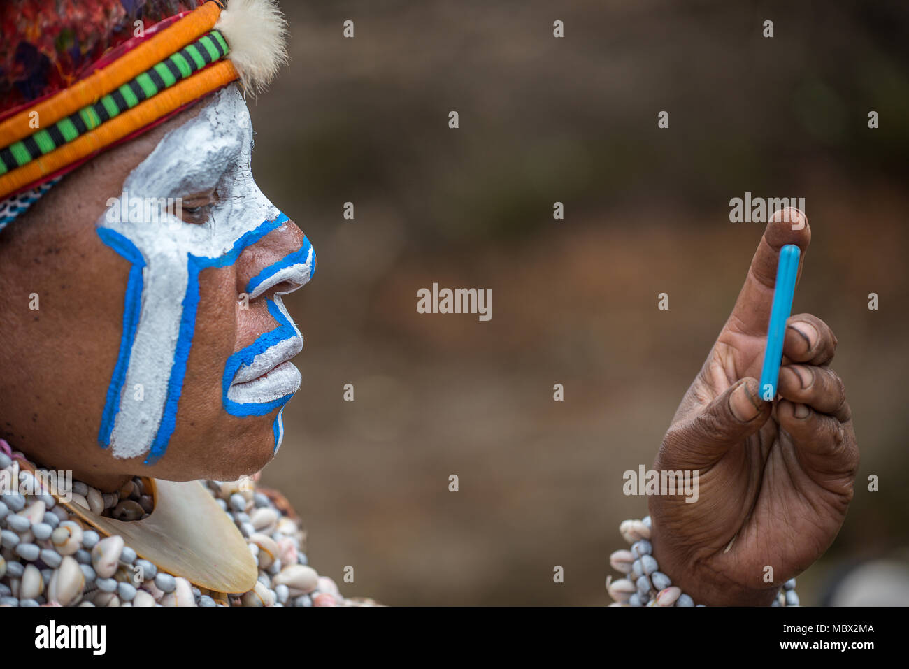 Traditional face painting papua new hi-res stock photography and images ...