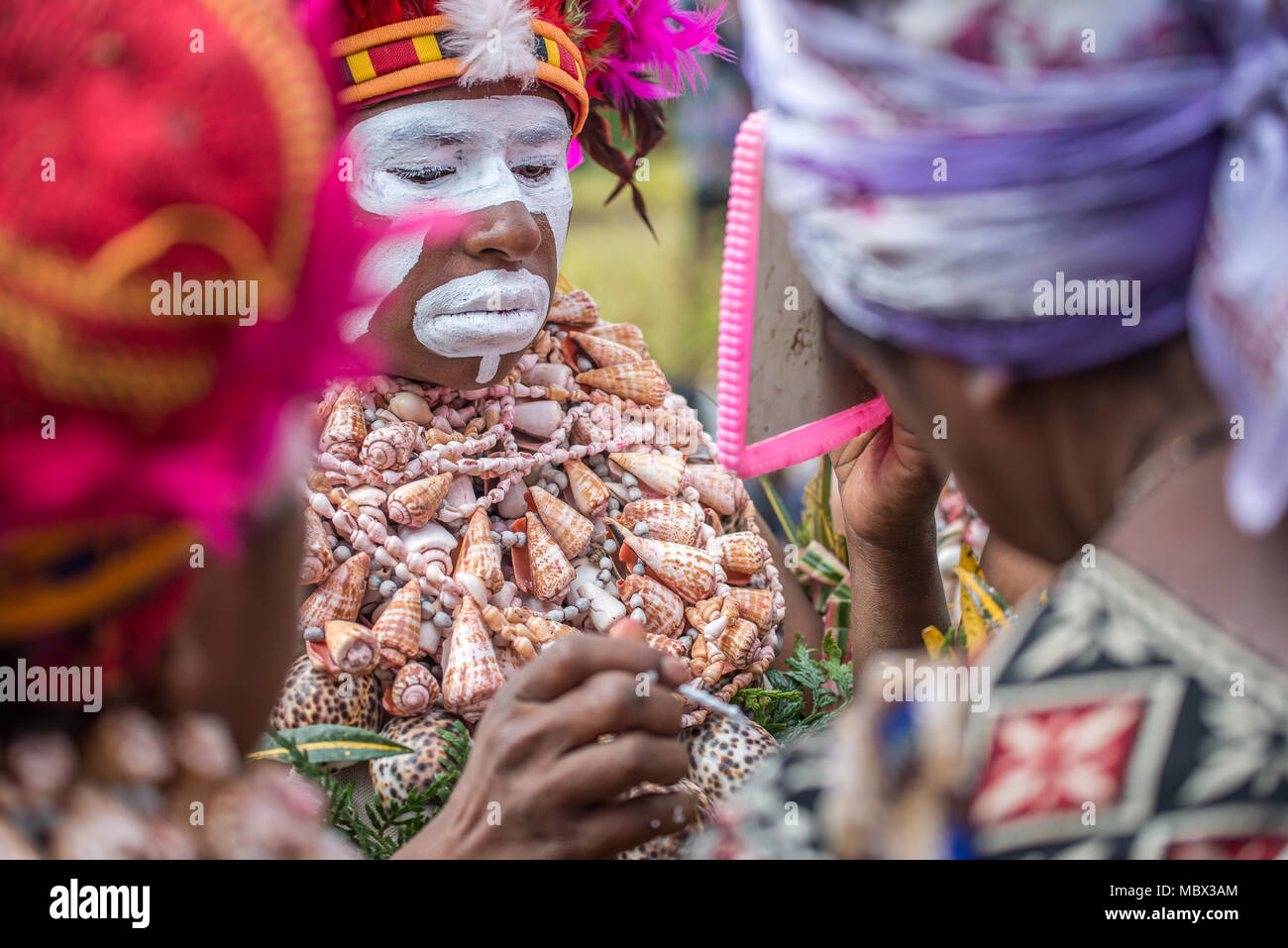 Traditional face painting papua new hi-res stock photography and images ...