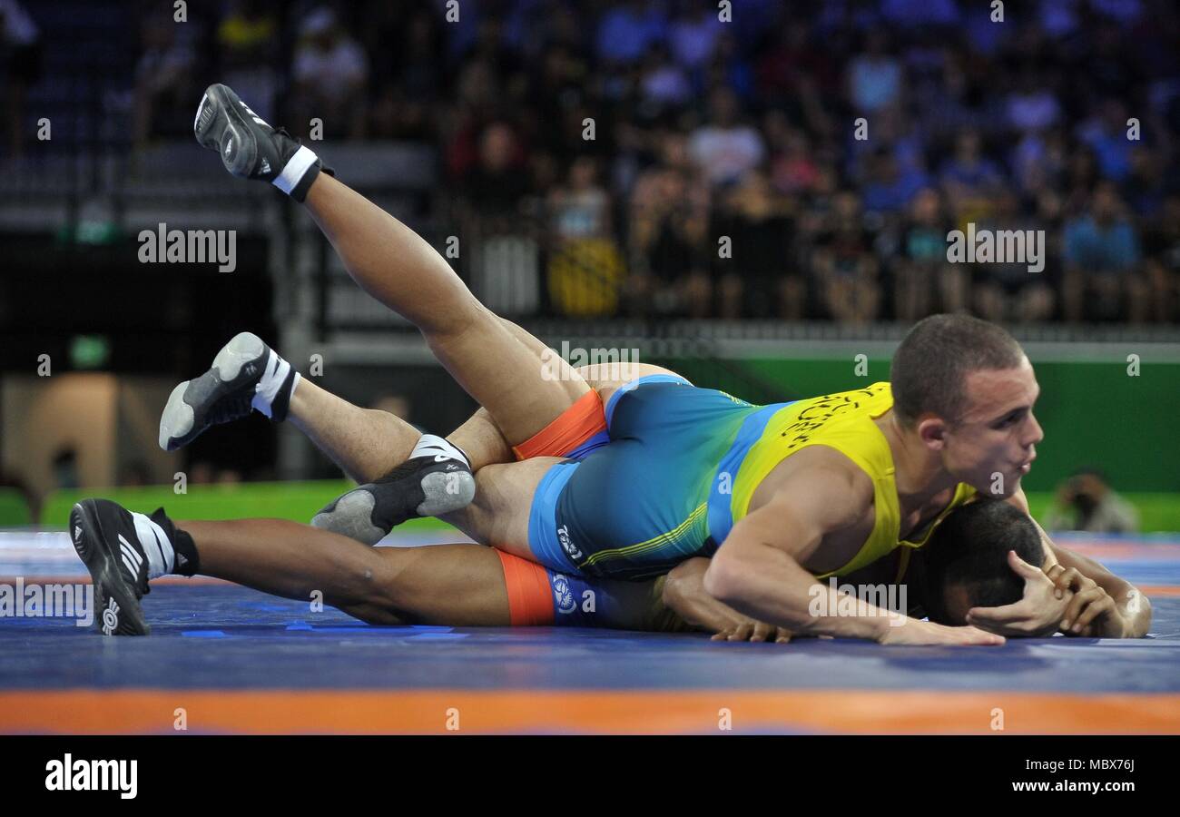 Queensland, Australia. 12th April, 2018. Lowe Bingham (NRU, red) and ...