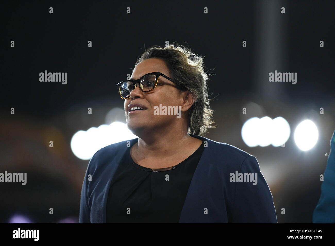 Prince Edward and Cathy Freeman present medals during the XXI ...