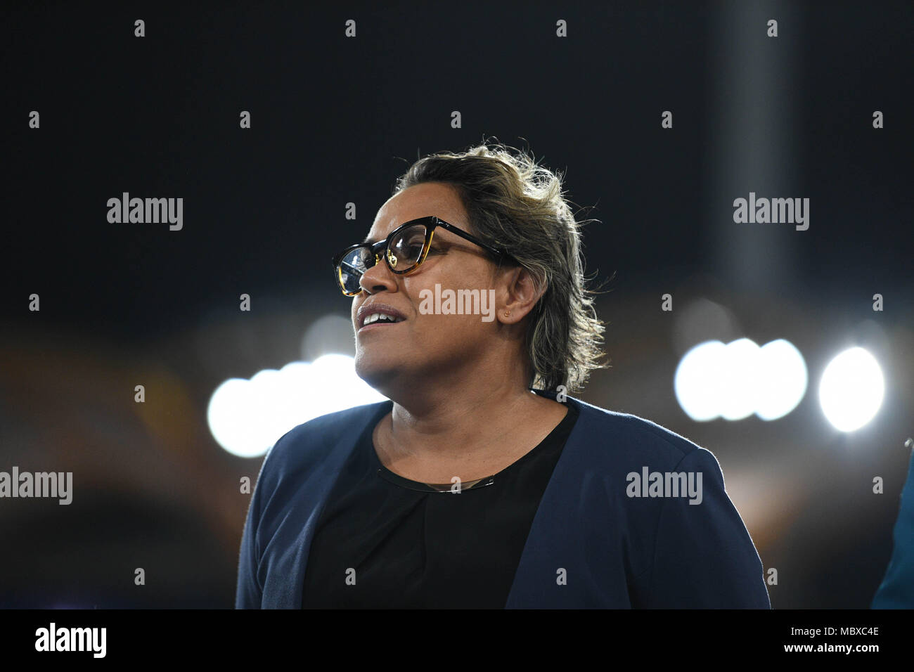 Prince Edward and Cathy Freeman present medals during the XXI ...