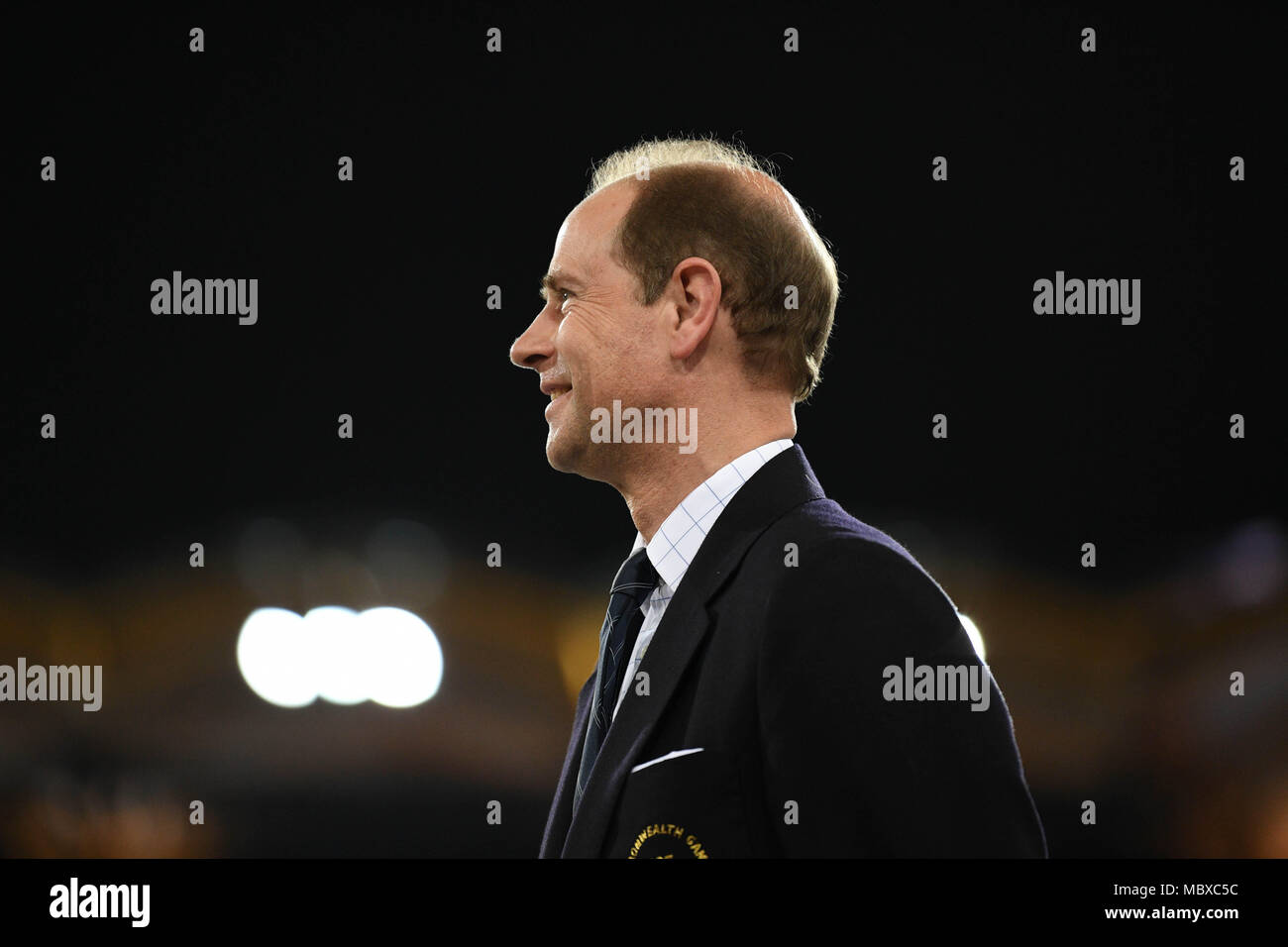 Prince Edward and Cathy Freeman present medals during the XXI ...