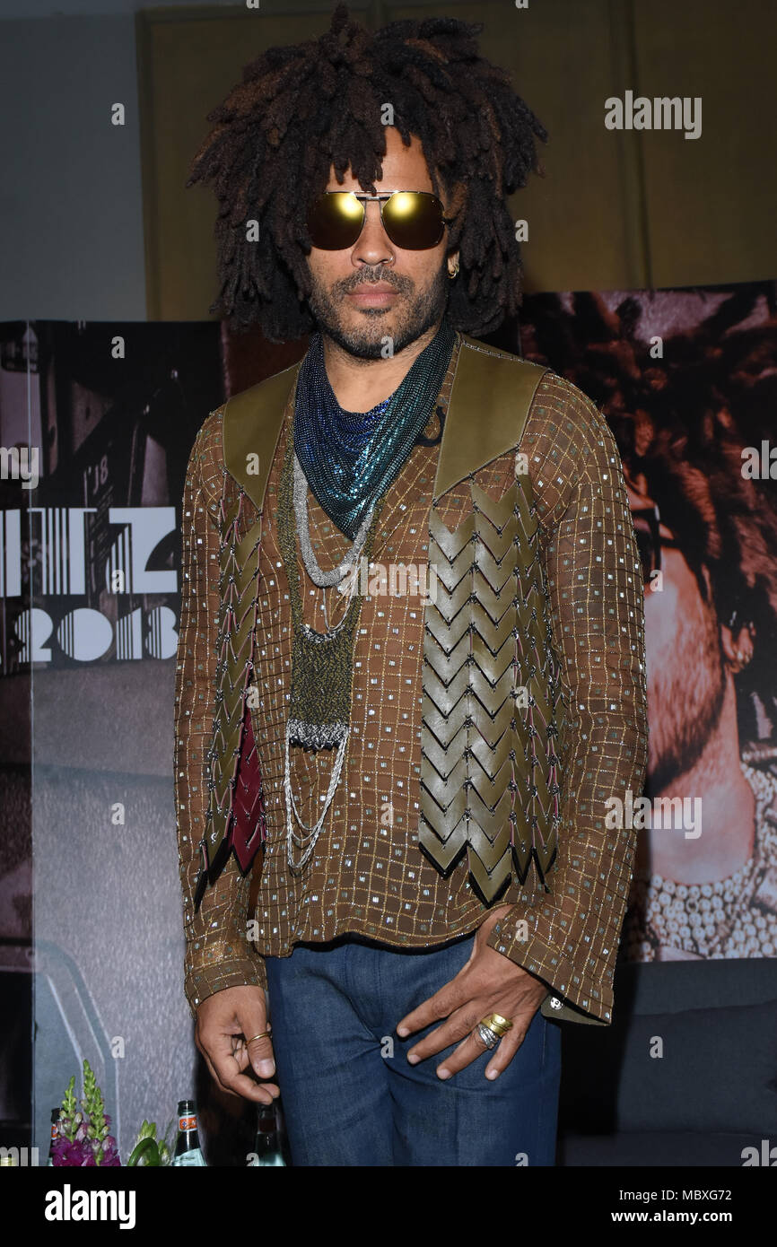 Mexico City, Mexico. 11th Apr, 2018. American Singer Lenny Kravitz seen ...