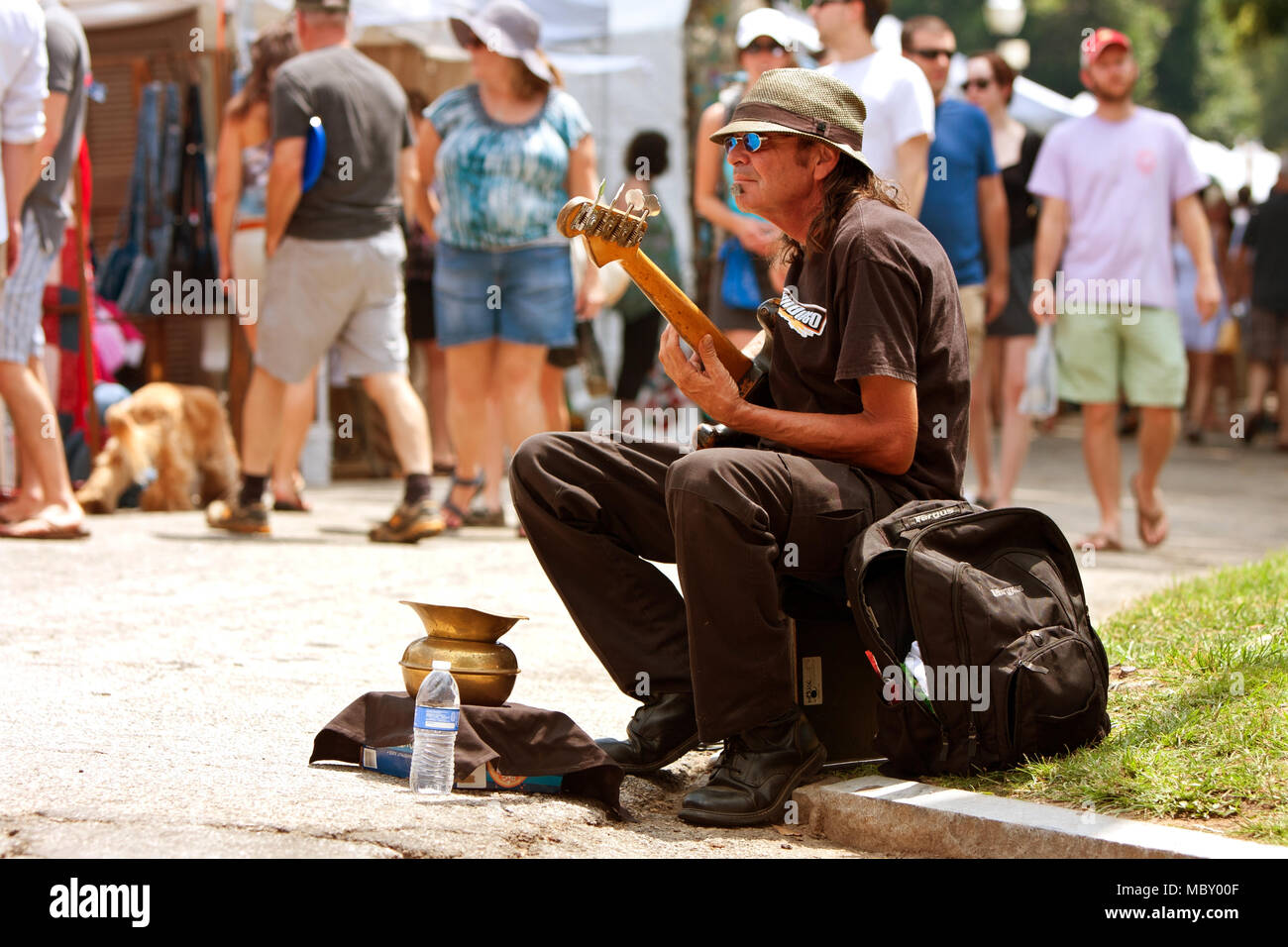 Pavement bass player hi-res stock photography and images - Alamy