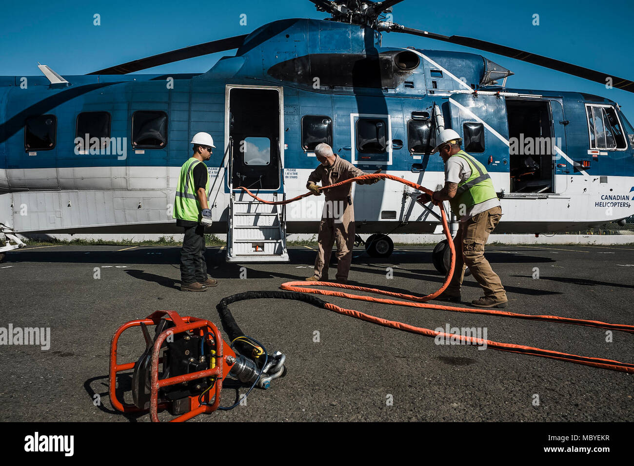 Engineers line reference hi-res stock photography and images - Alamy