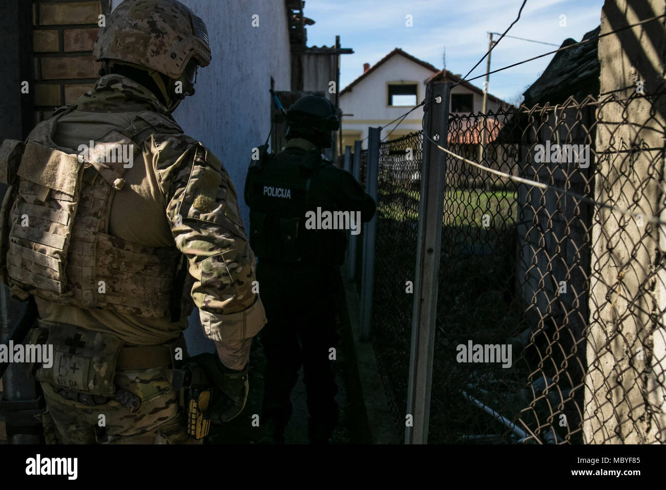 Members of the Serbian Special Anti-Terrorism Unit (SAJ) and U.S ...
