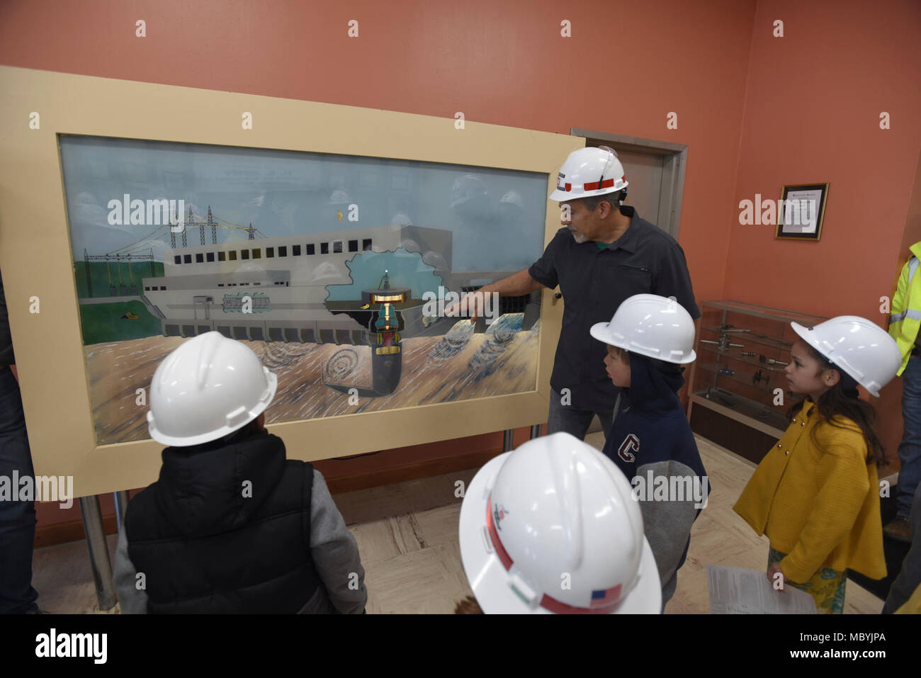 Old Hickory Dam Power Plant Superintendent Joseph Conatser explains how ...