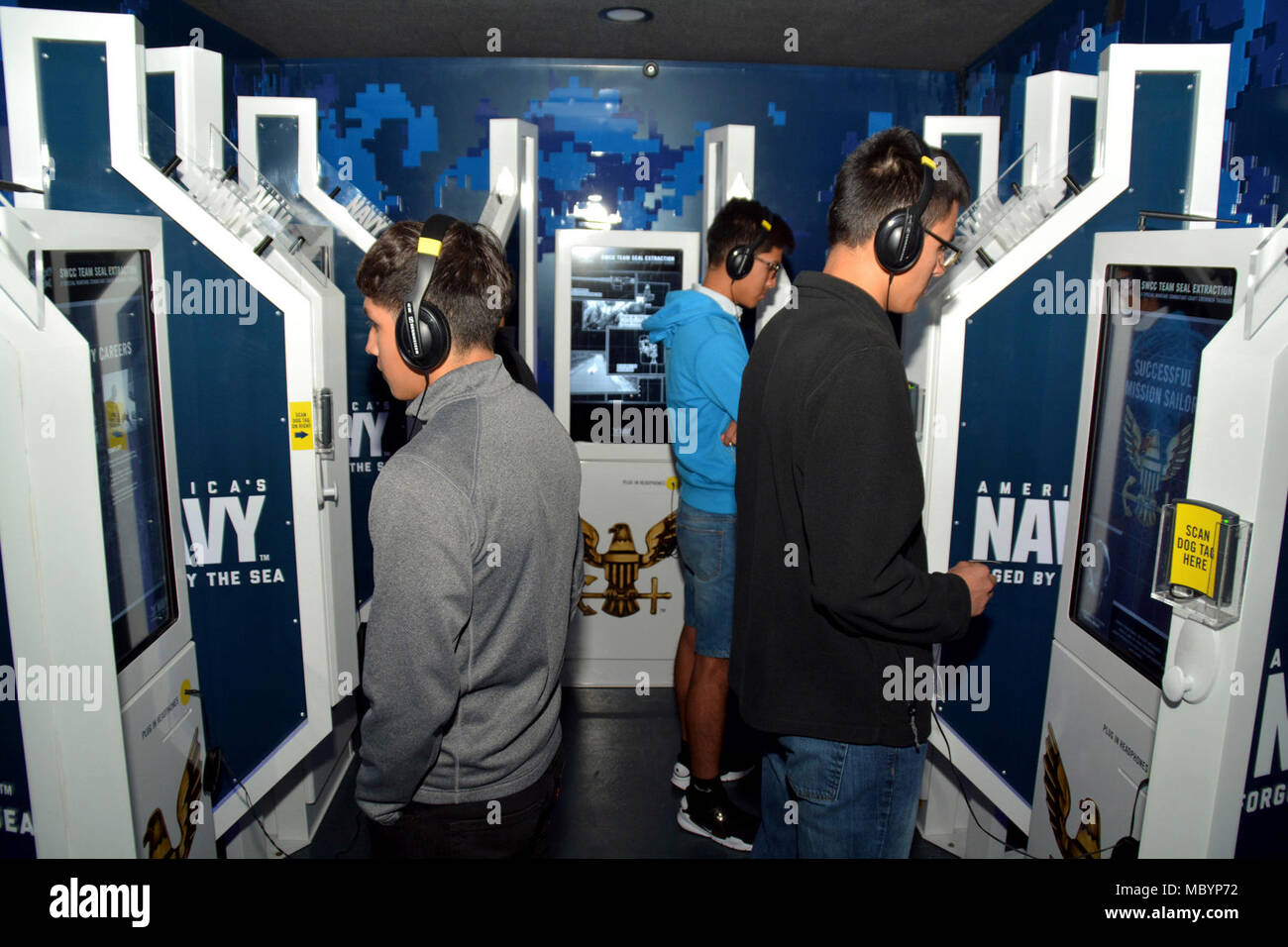 Navys virtual reality experience hi-res stock photography and images ...