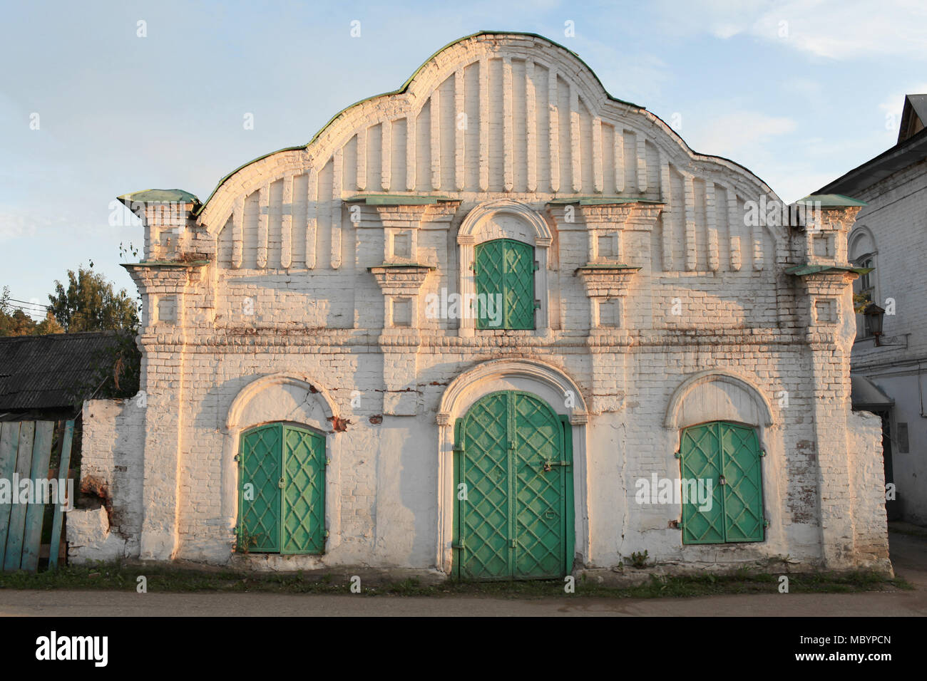 facade of the old Russian city barn Sudislavl Stock Photo - Alamy