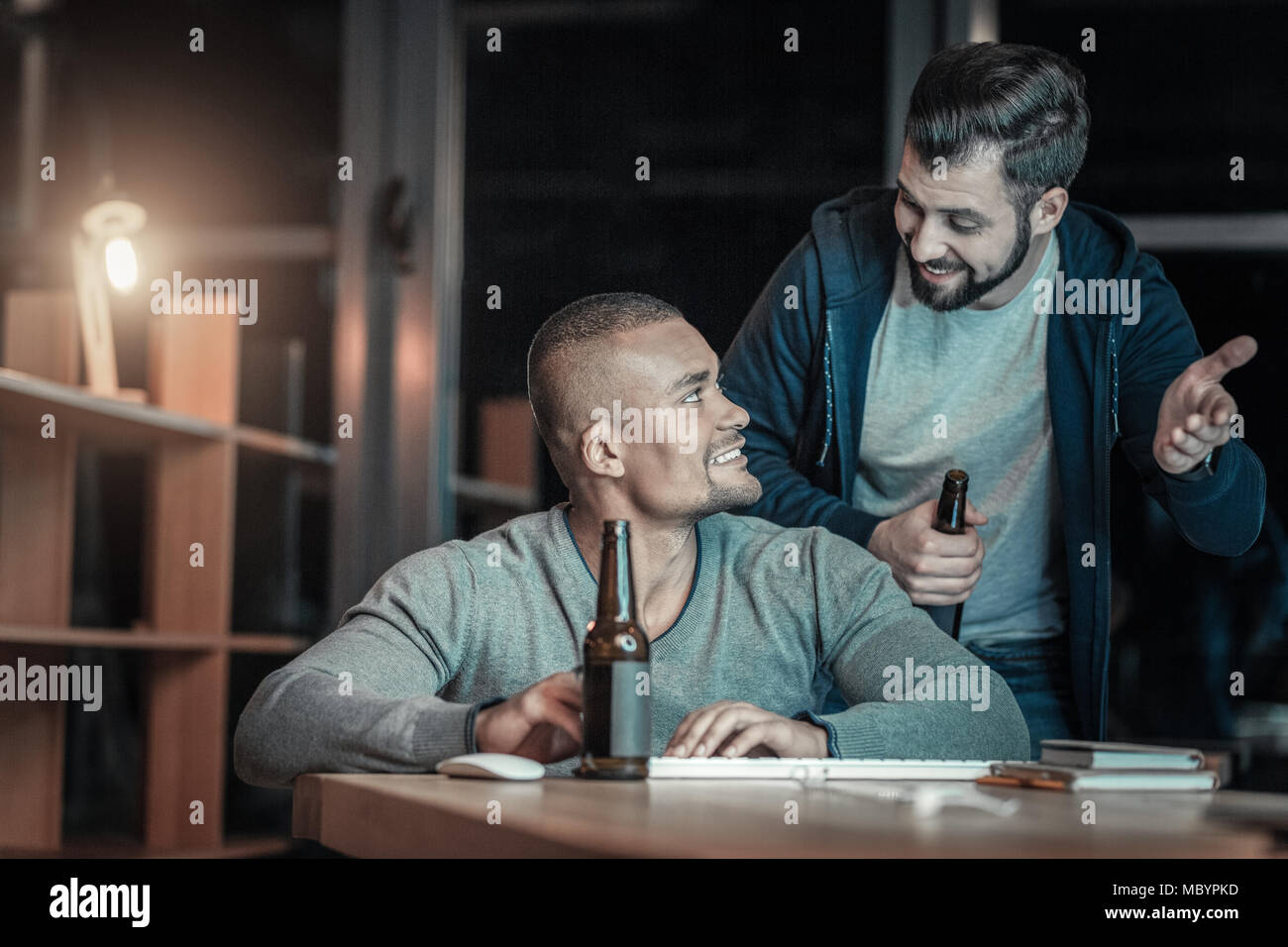Two colleagues talking hi-res stock photography and images - Alamy