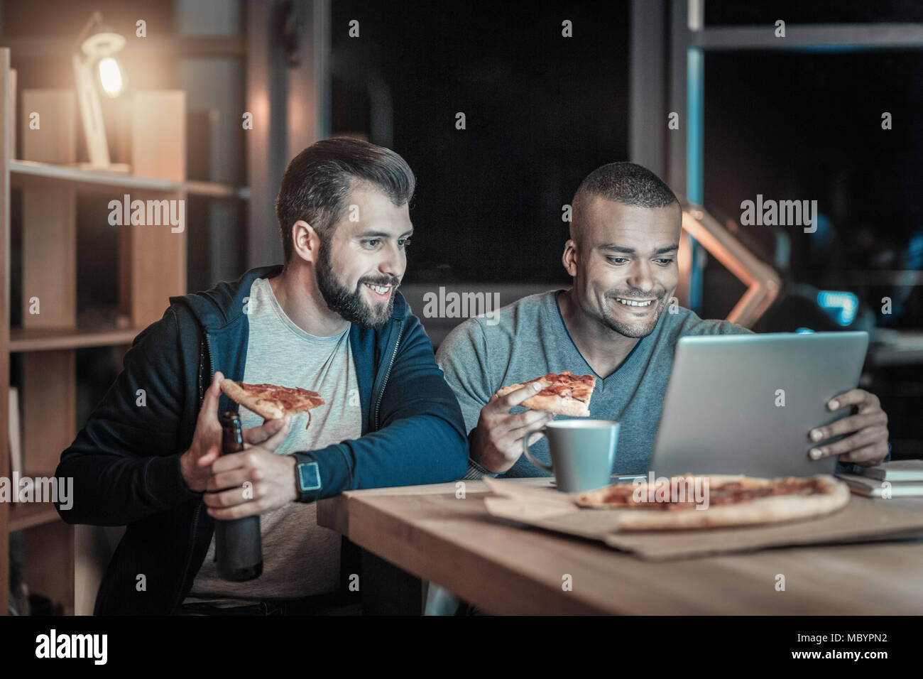 Man eating pizza at work hi-res stock photography and images - Alamy