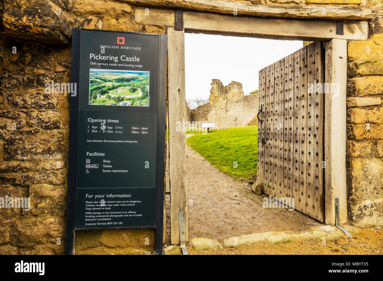 Pickering Castle, Pickering Castle Yorkshire UK, Pickering Castle UK ...