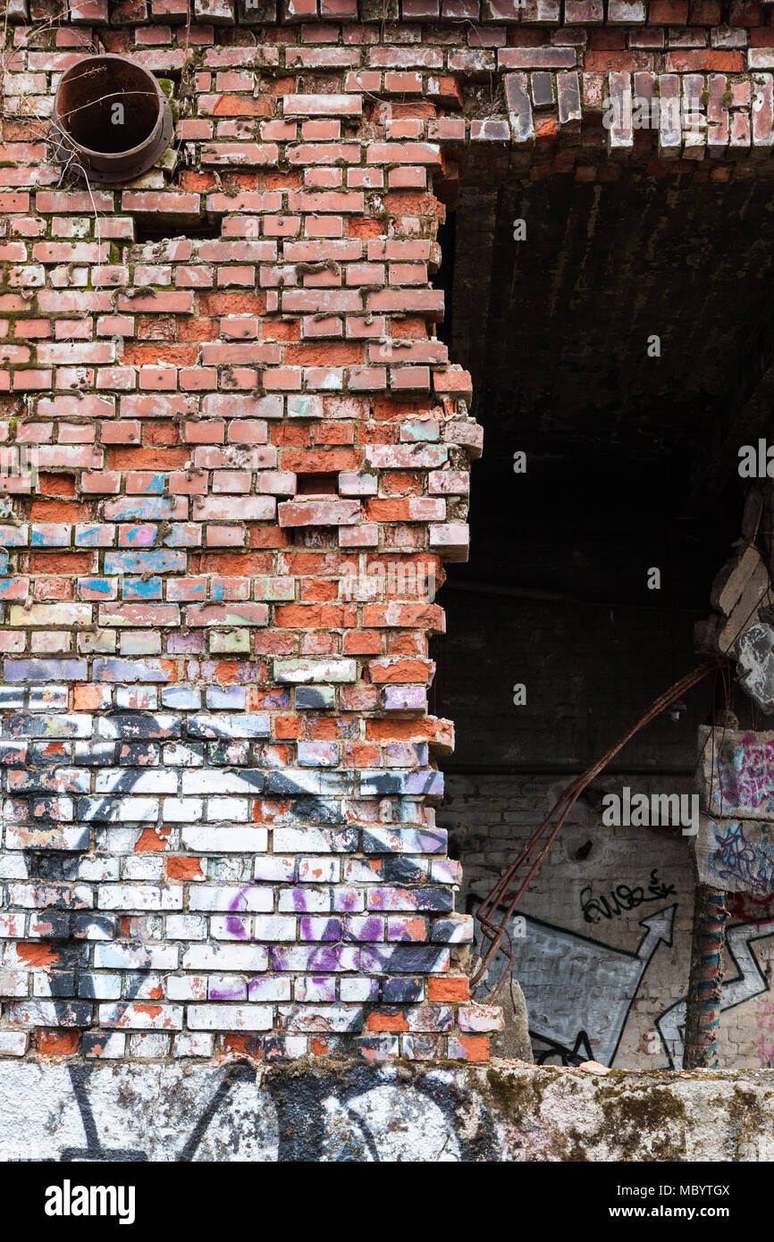 Abandoned wall hi-res stock photography and images - Alamy
