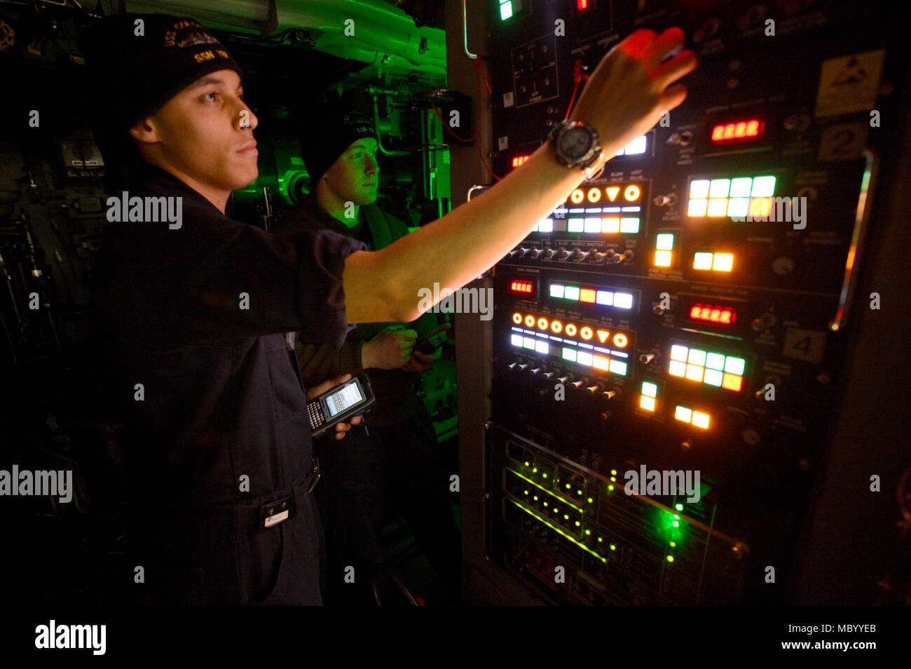 180110-N-JE719-108 ATLANTIC OCEAN – (Jan. 10, 2018) Machinist Mate ...