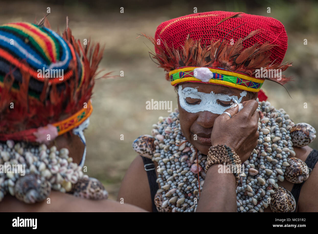 Traditional face painting papua new hi-res stock photography and images ...