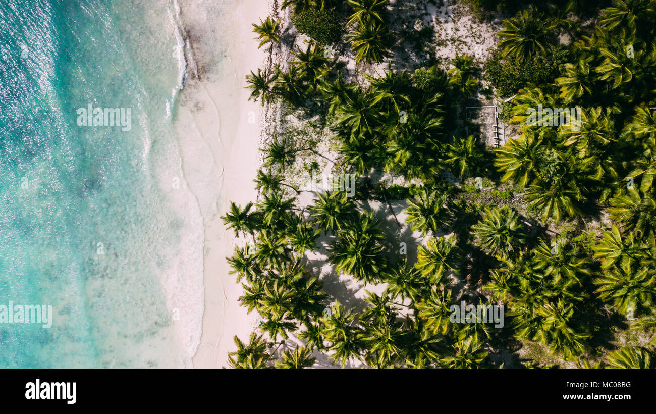 Middle beach hi-res stock photography and images - Alamy