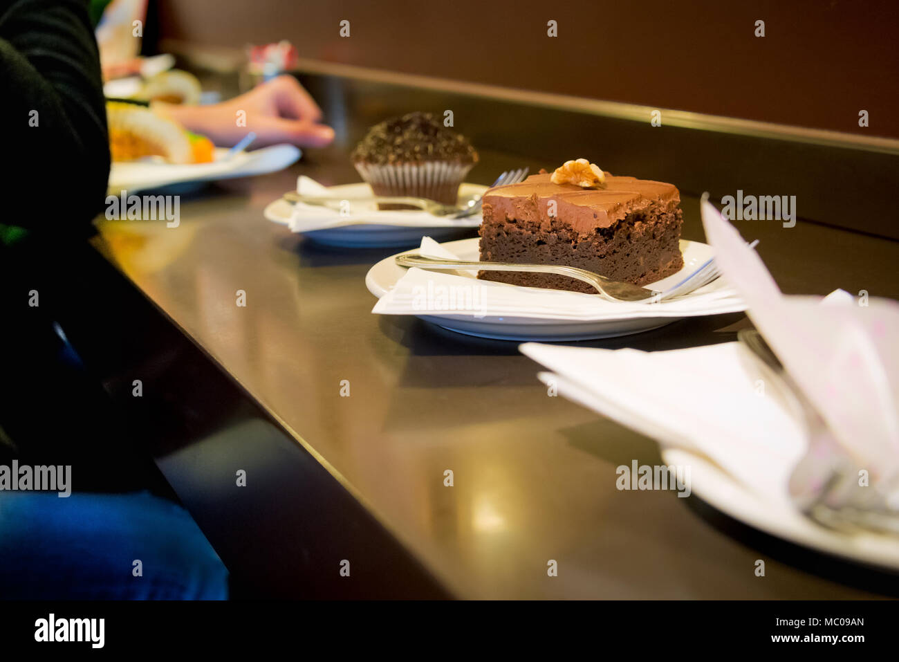 Cake shop close up hi-res stock photography and images - Alamy
