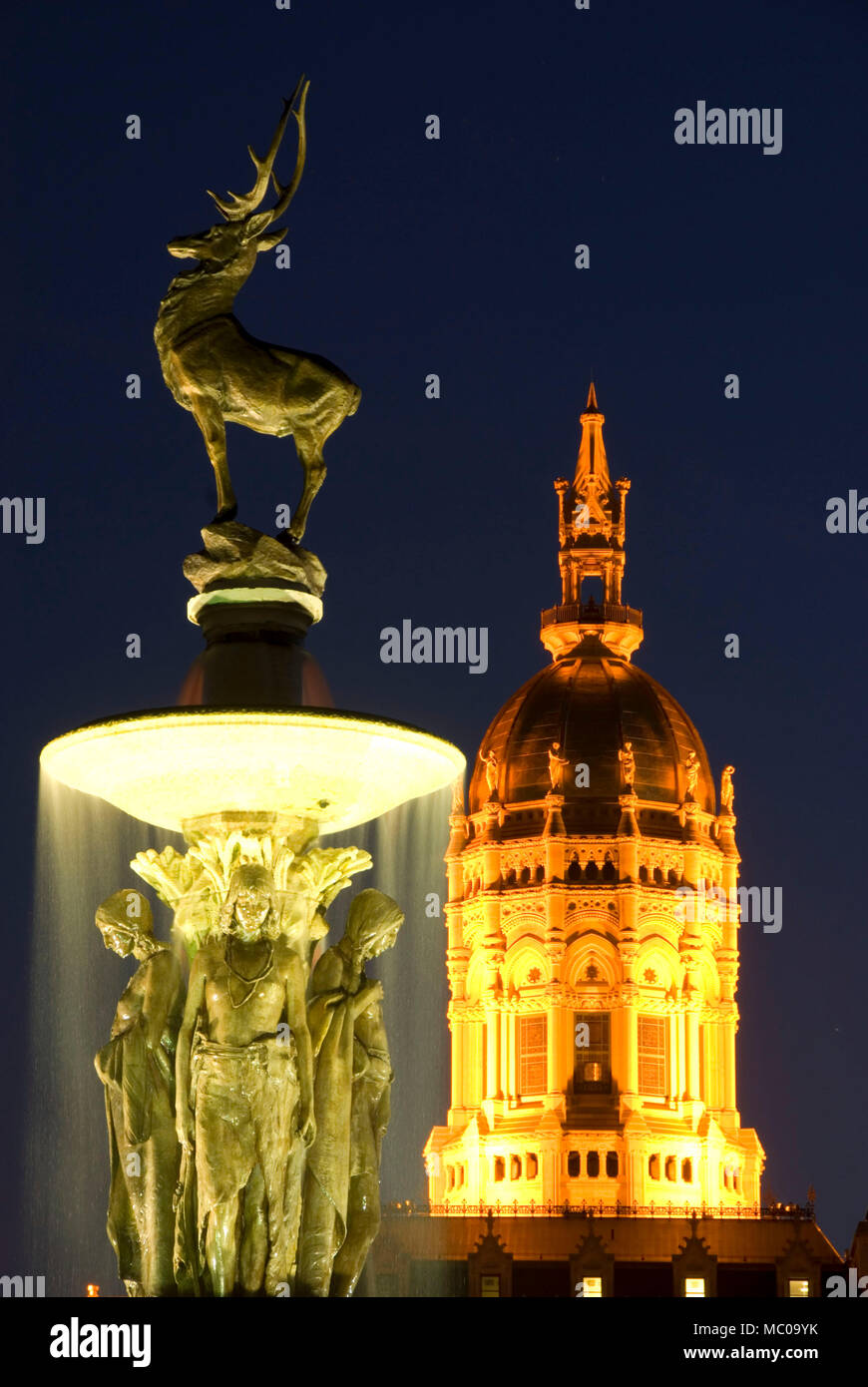 Connecticut State Capitol with Corning Fountain, Bushnell Park ...
