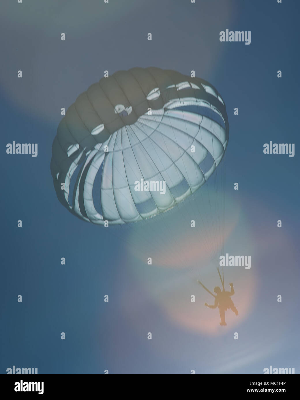 A member of U.S. Special Operations Command Deployment Cell jumps into ...