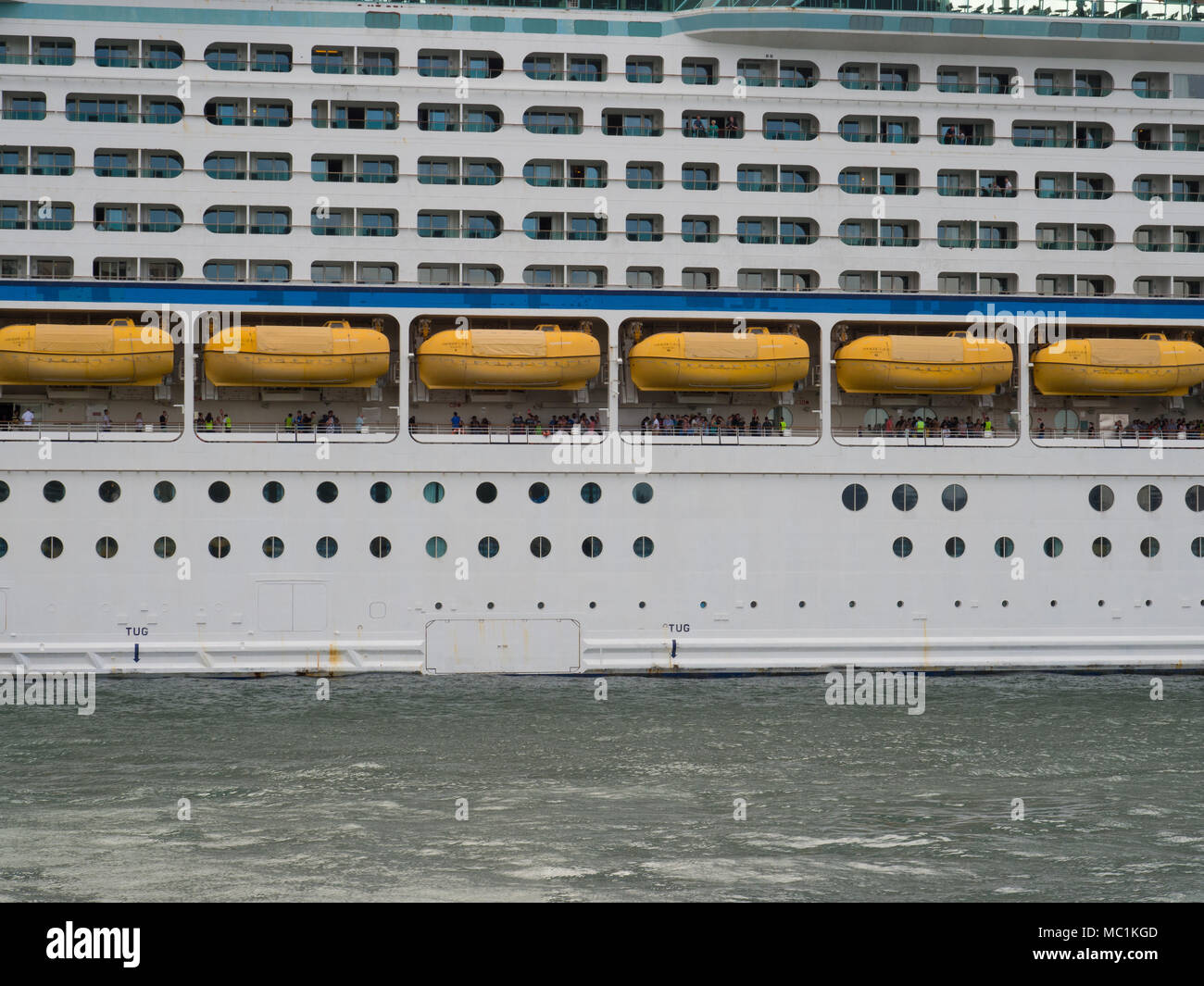 Life Boats On A Cruise Ship Stock Photo - Alamy