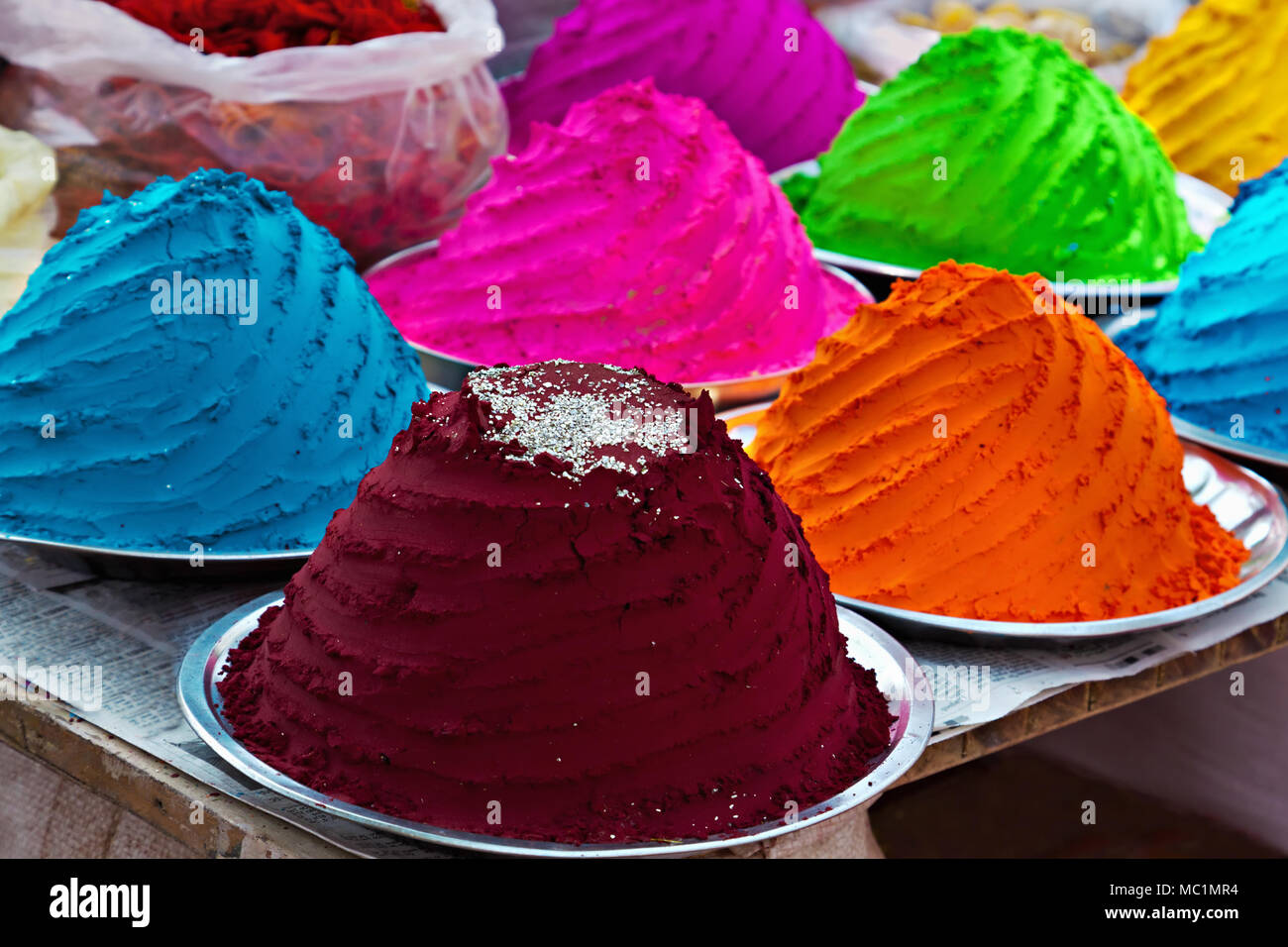 Indian colorful powder, market, India Stock Photo - Alamy