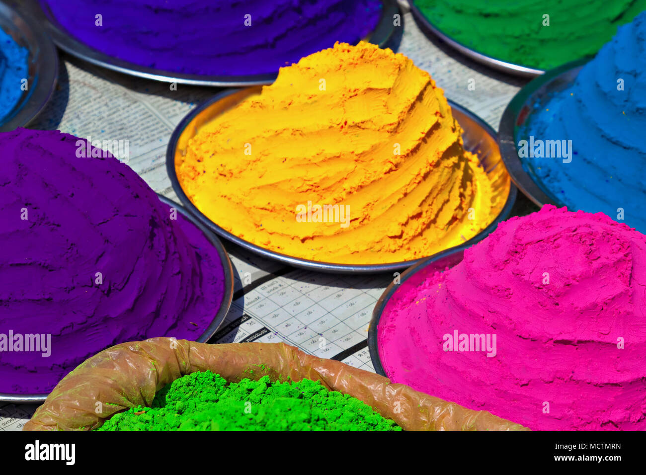 Indian colorful powder, market, India Stock Photo - Alamy