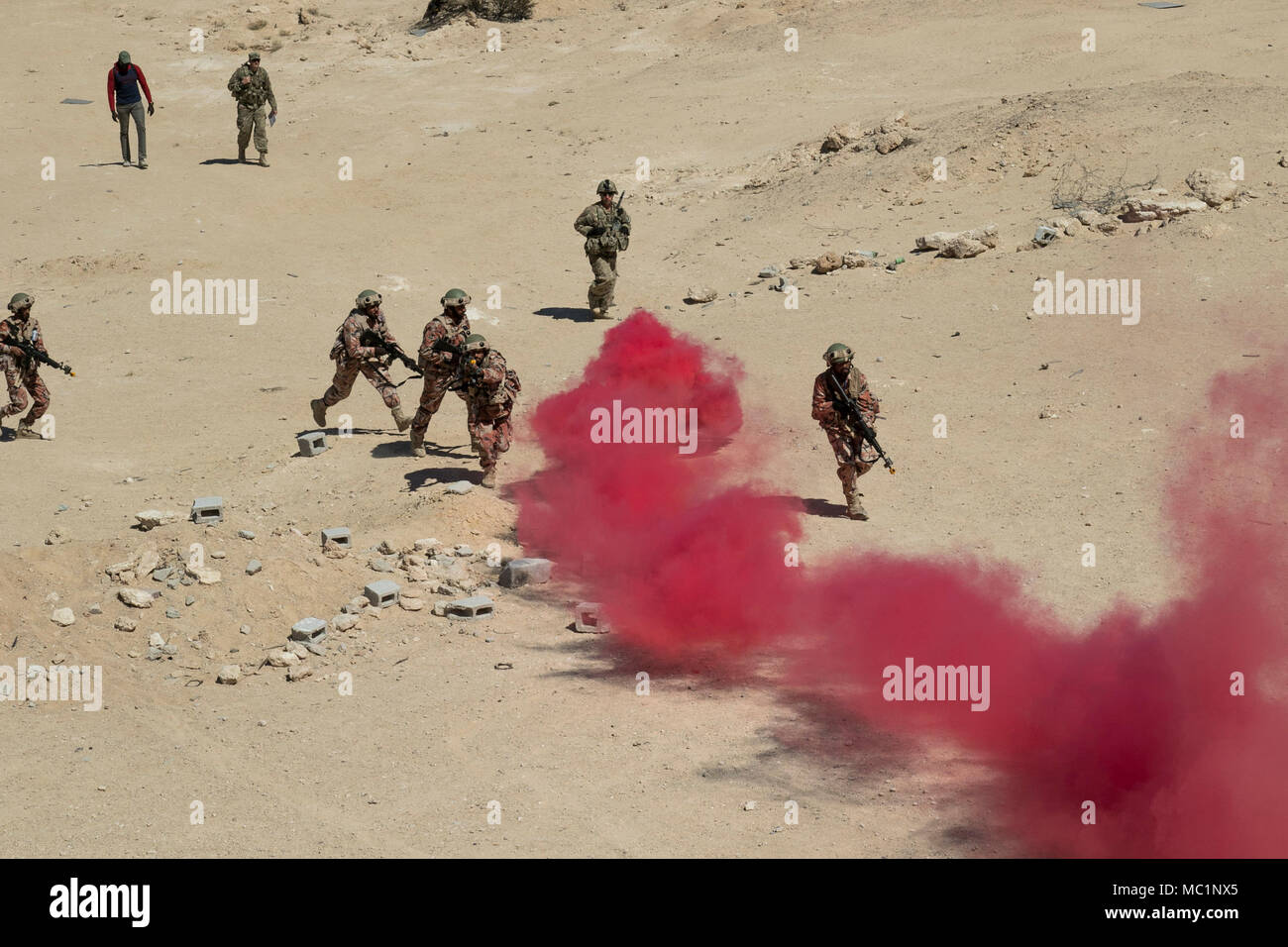 Omani soldiers hi-res stock photography and images - Alamy
