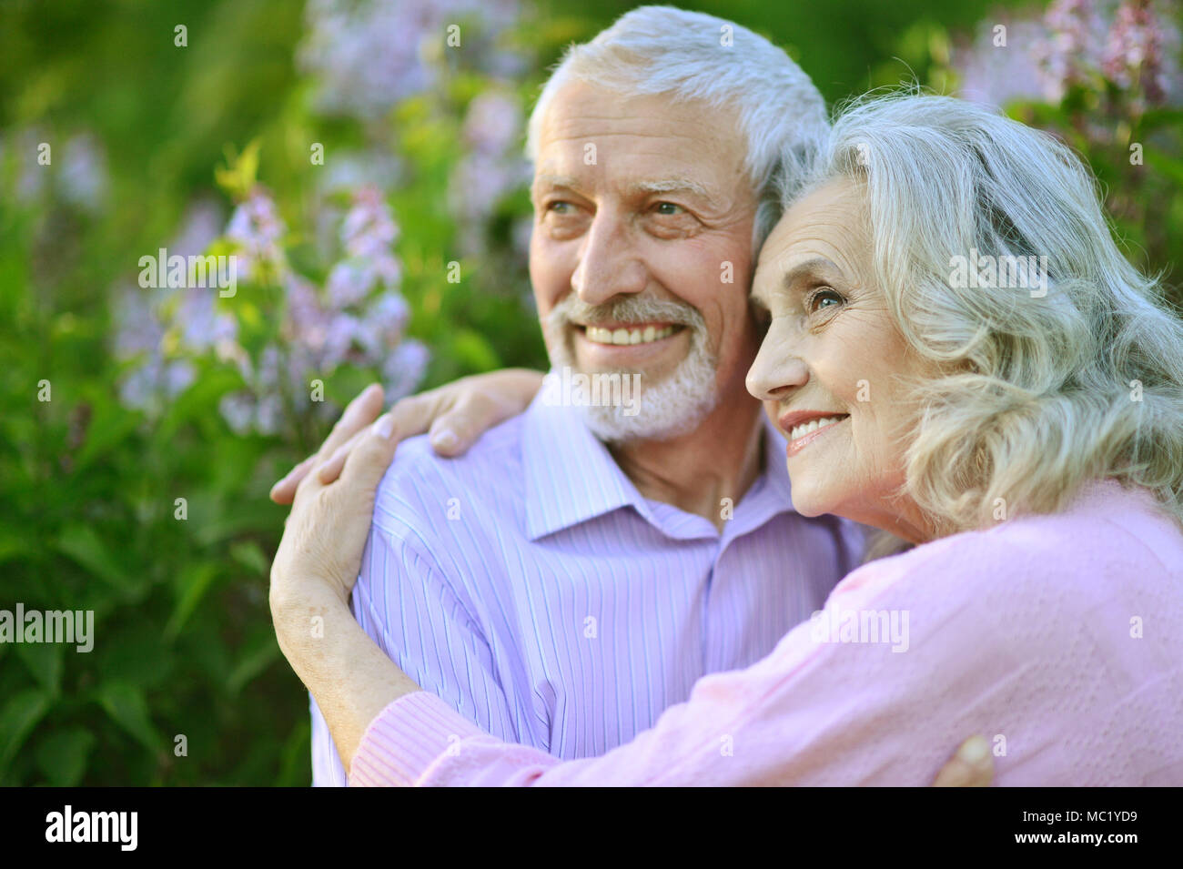 Happy elder couple hugging Stock Photo - Alamy