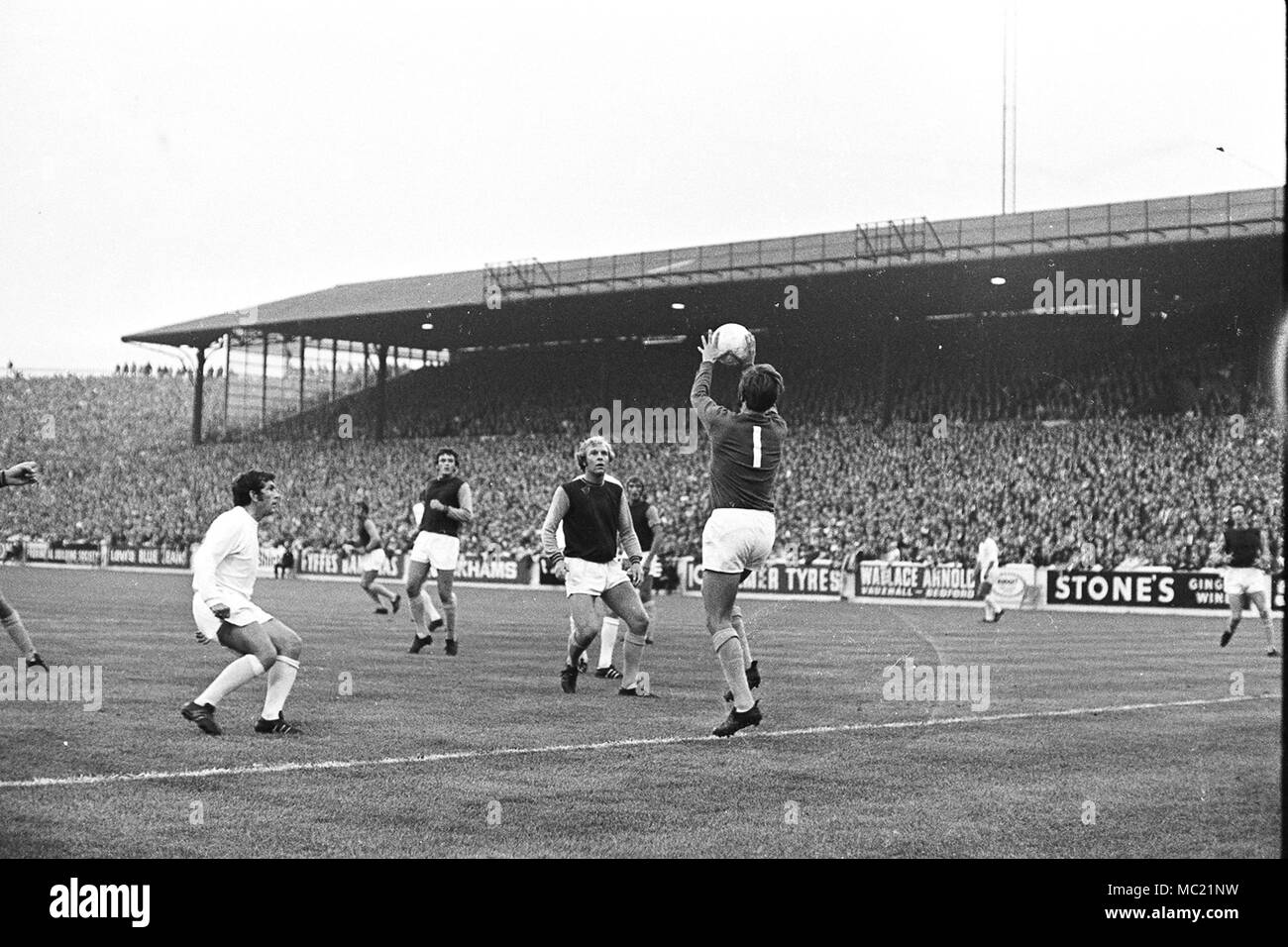 Chelsea v leeds 1970 hi-res stock photography and images - Alamy