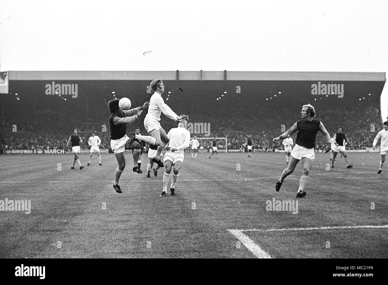 Chelsea v leeds 1970 hi-res stock photography and images - Alamy