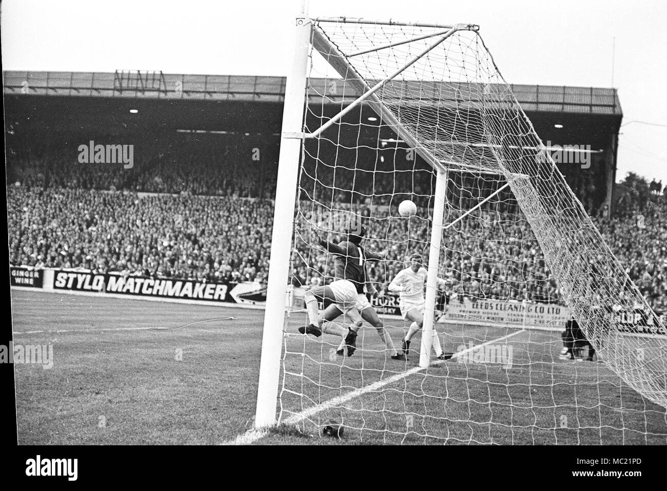 Chelsea v leeds 1970 hi-res stock photography and images - Alamy