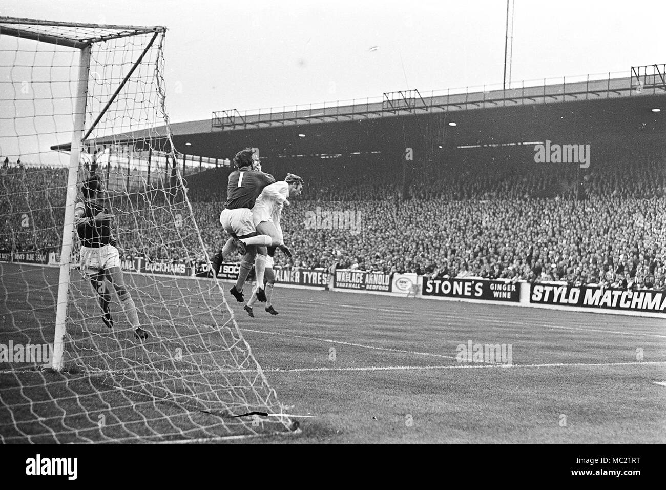 Chelsea v leeds 1970 hi-res stock photography and images - Alamy