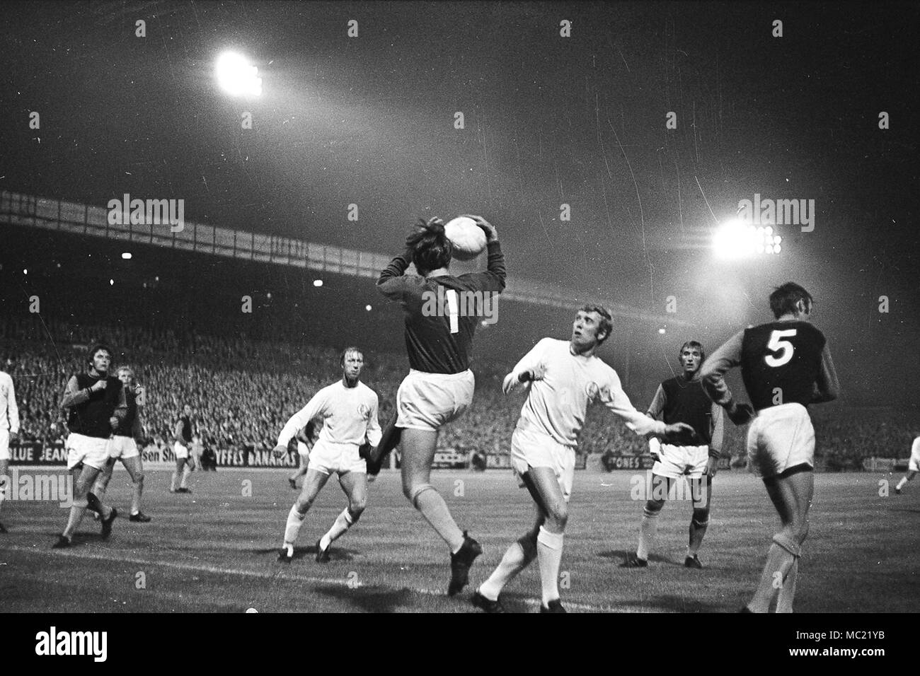 Chelsea v leeds 1970 hi-res stock photography and images - Alamy