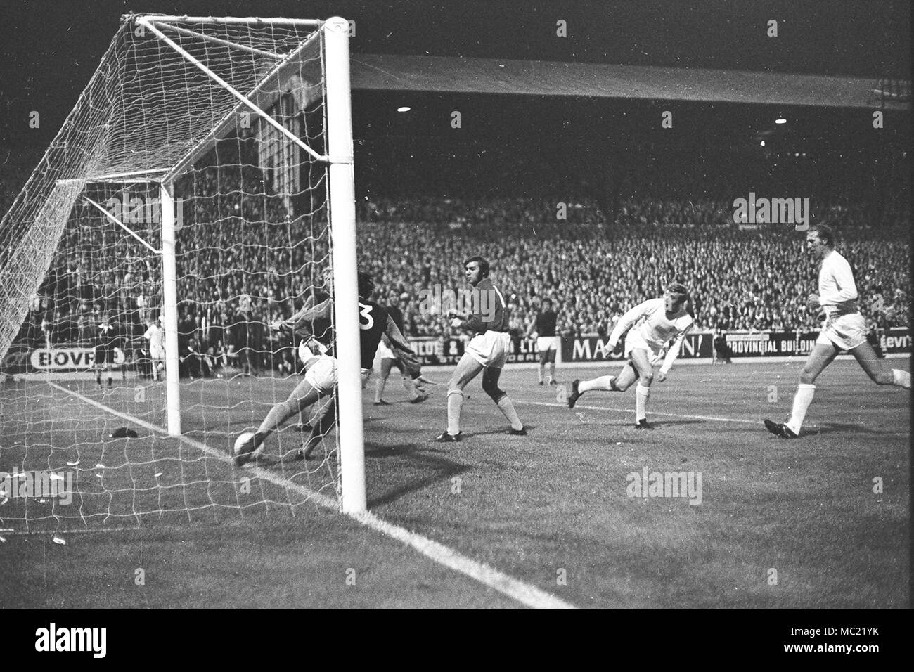 Chelsea v leeds 1970 hi-res stock photography and images - Alamy