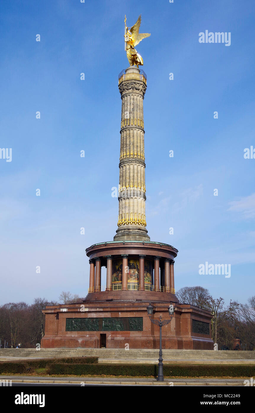 Colossal neo classical stone column hi-res stock photography and images ...