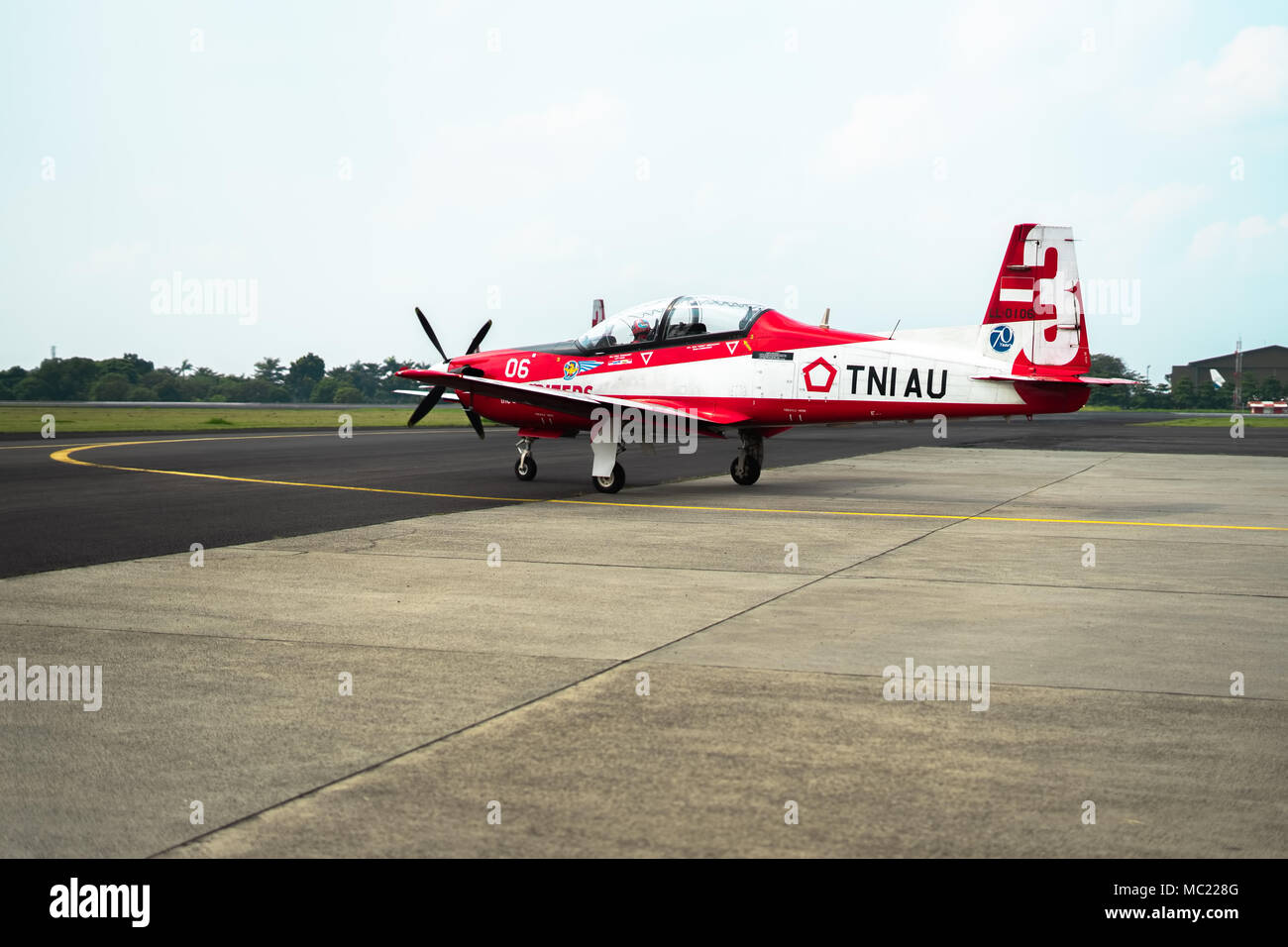 Jupiter Aircraft Leaving Hangar Taxiway Before Take Off During ...