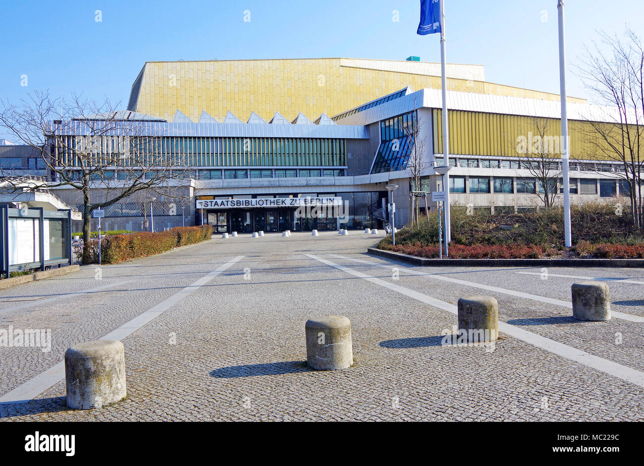 Berlin state library hans scharoun hi-res stock photography and images ...