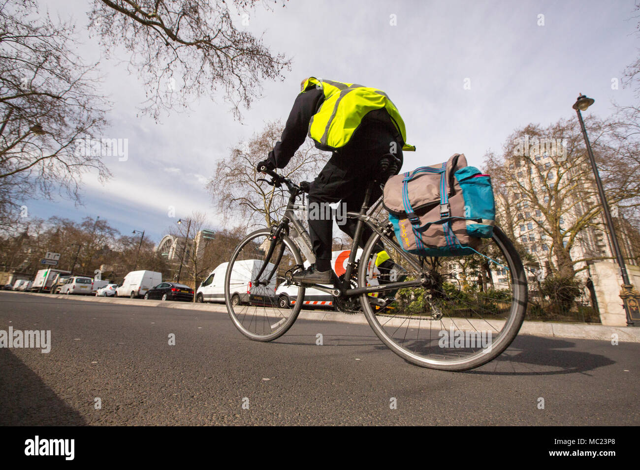 Cyclists on the CS3, cycle supper highway on the Thames Embankment ...
