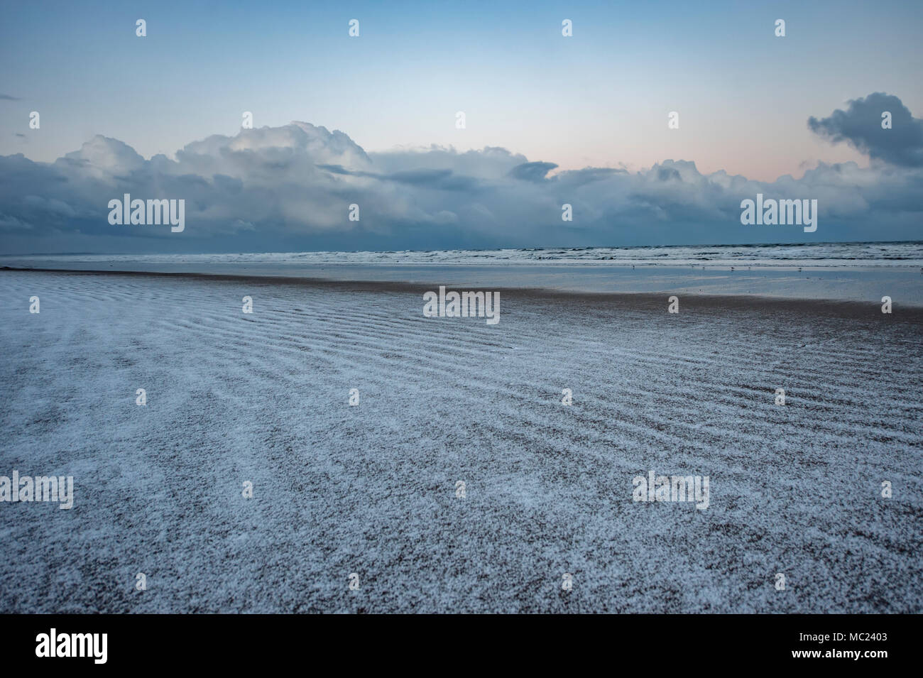 St Andrews, Scotland beach landscape in the snow Stock Photo - Alamy