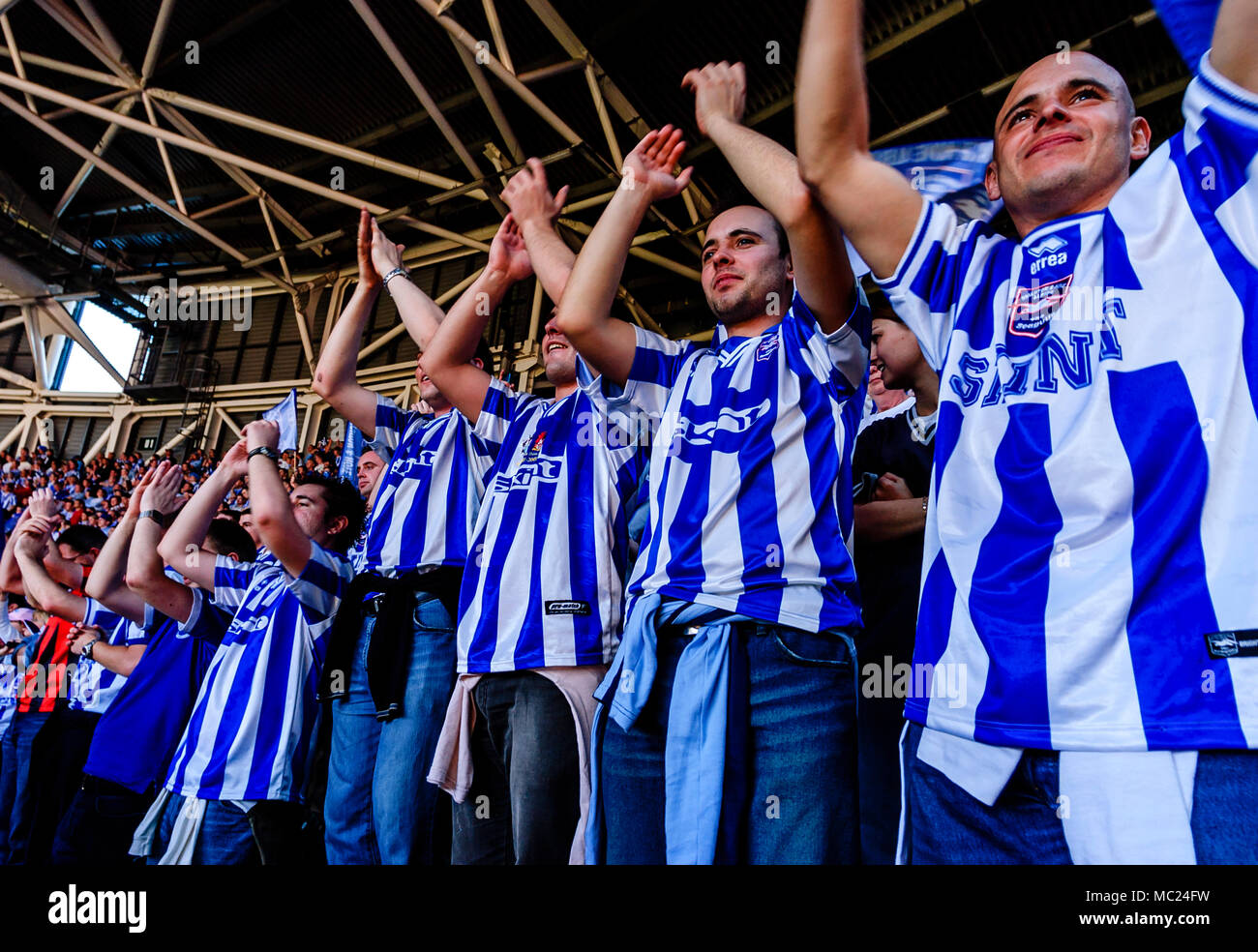 Brighton hove albion fans division hi-res stock photography and images ...